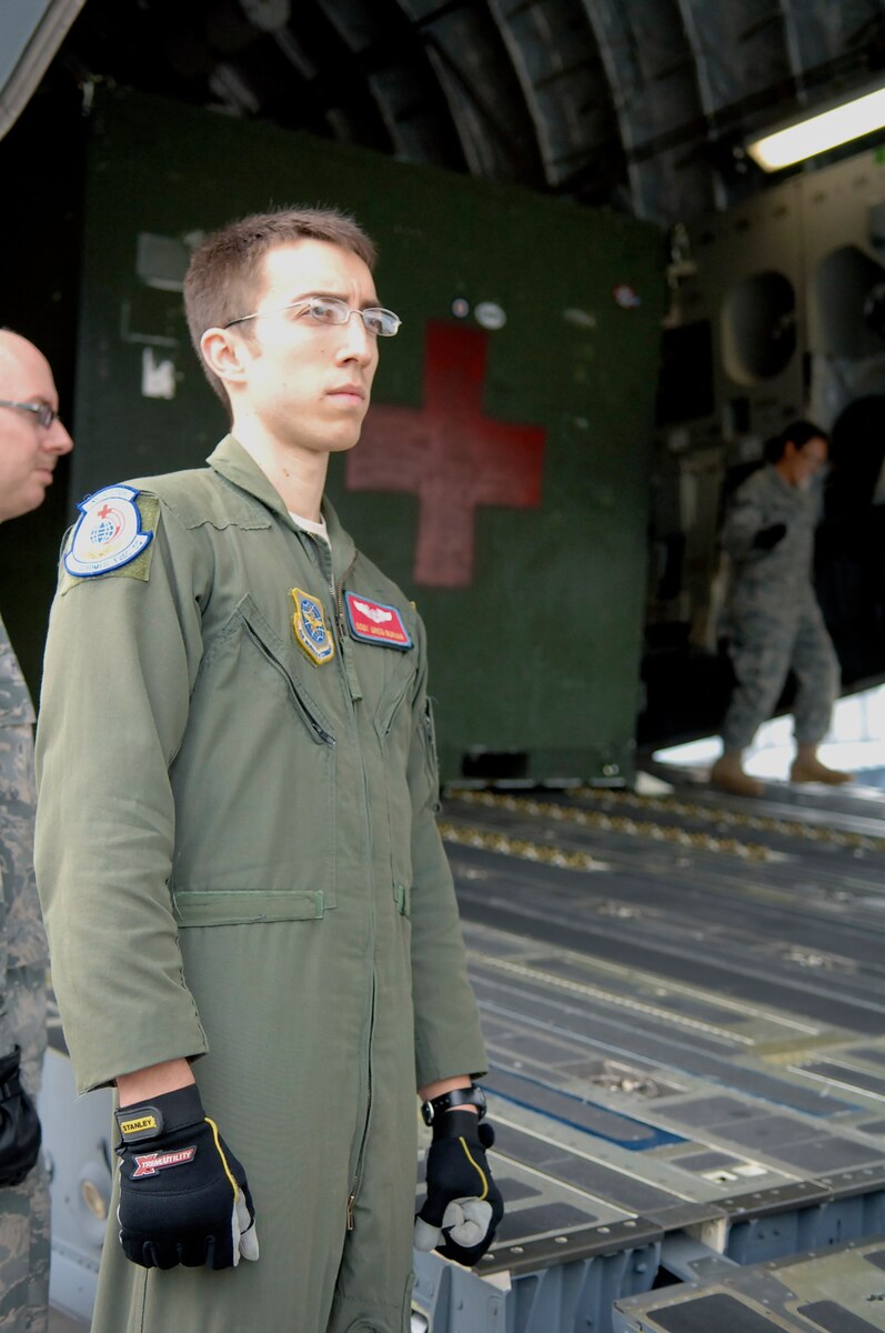 Scott sergeant provides comfort for wounded warriors > Air Mobility ...