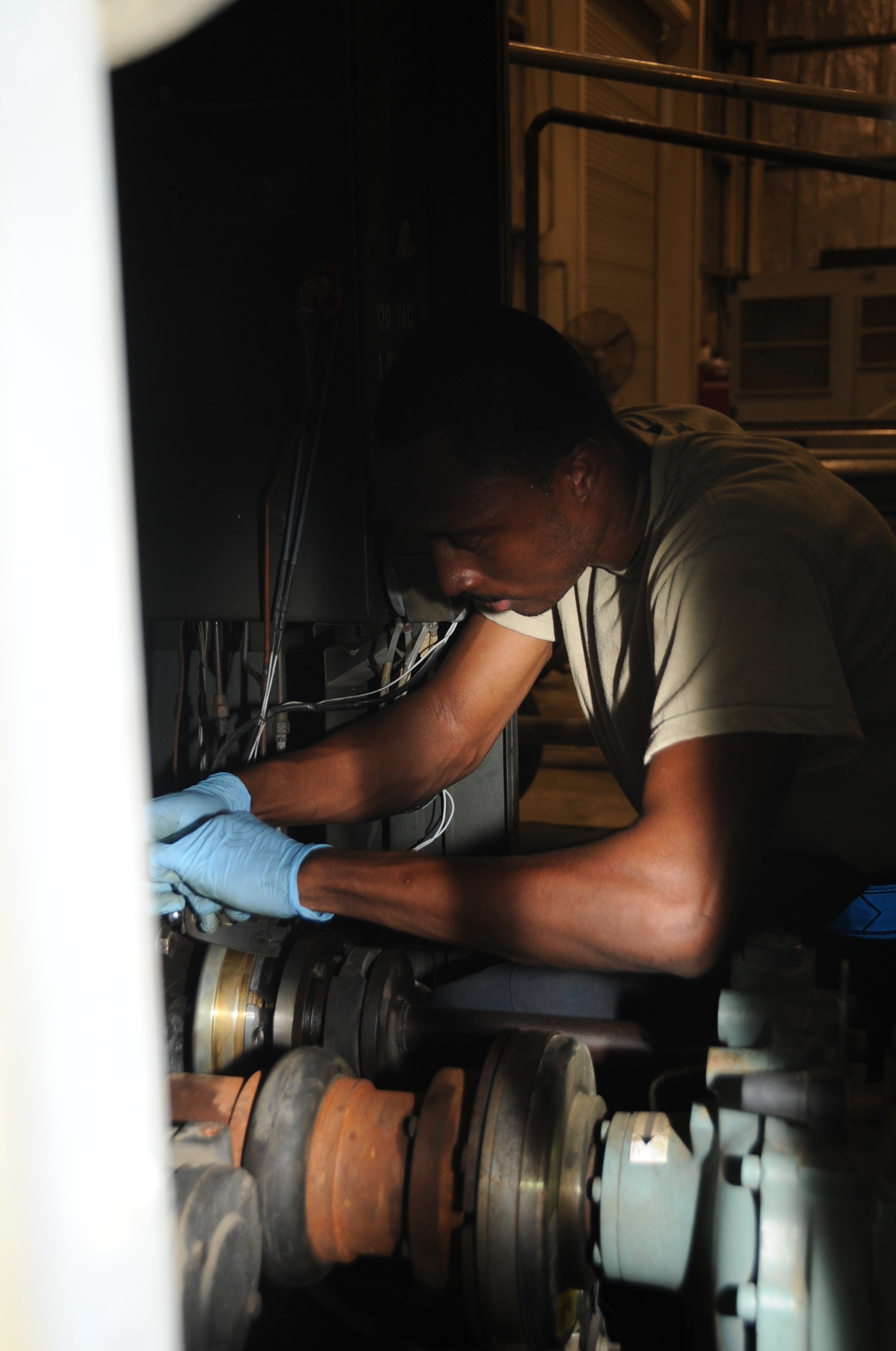 Extreme heat, hectic flightline keep 380th EMXS maintainers busy > U.S ...