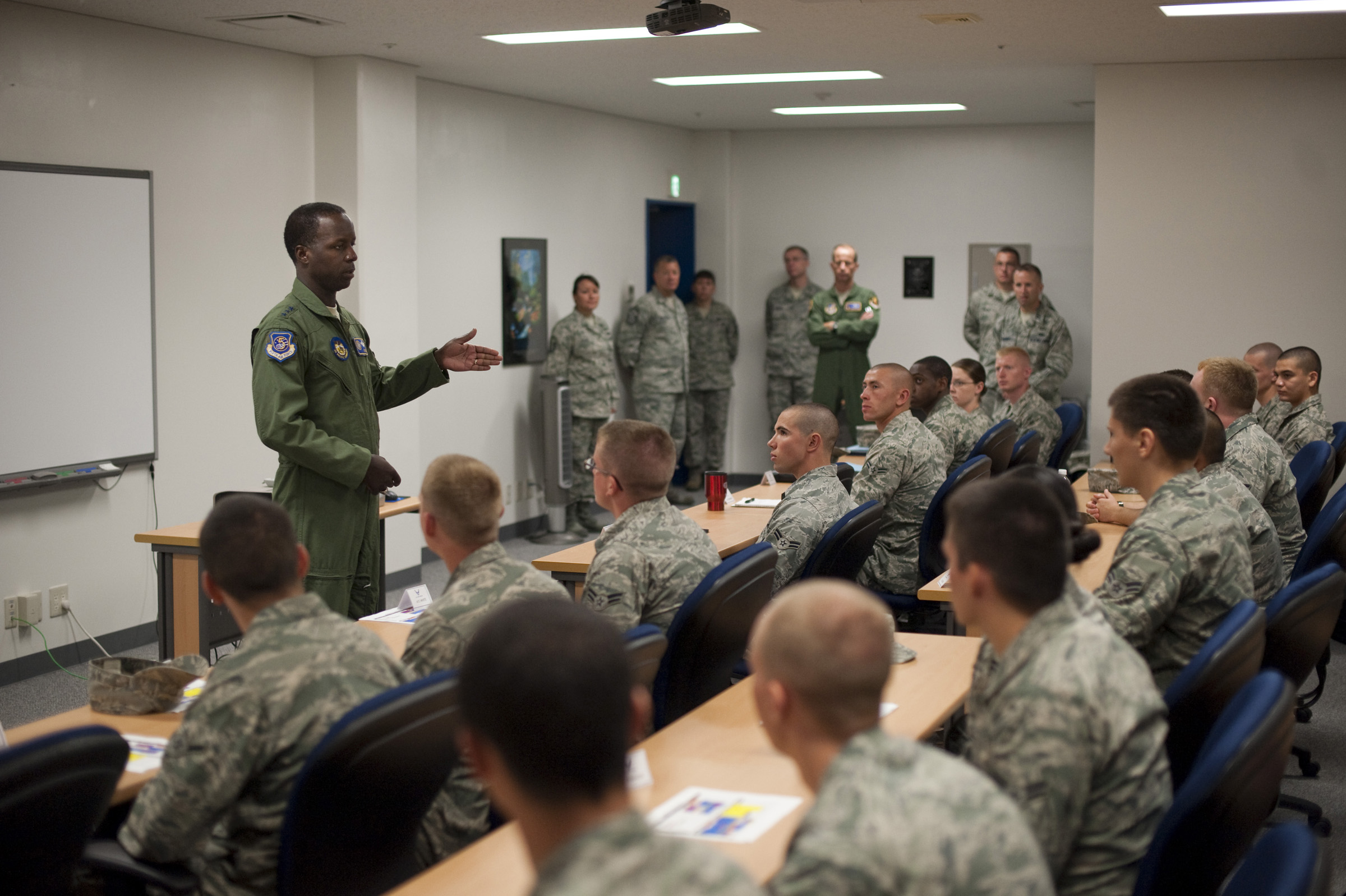 Lt. Gen. Rice visits Misawa