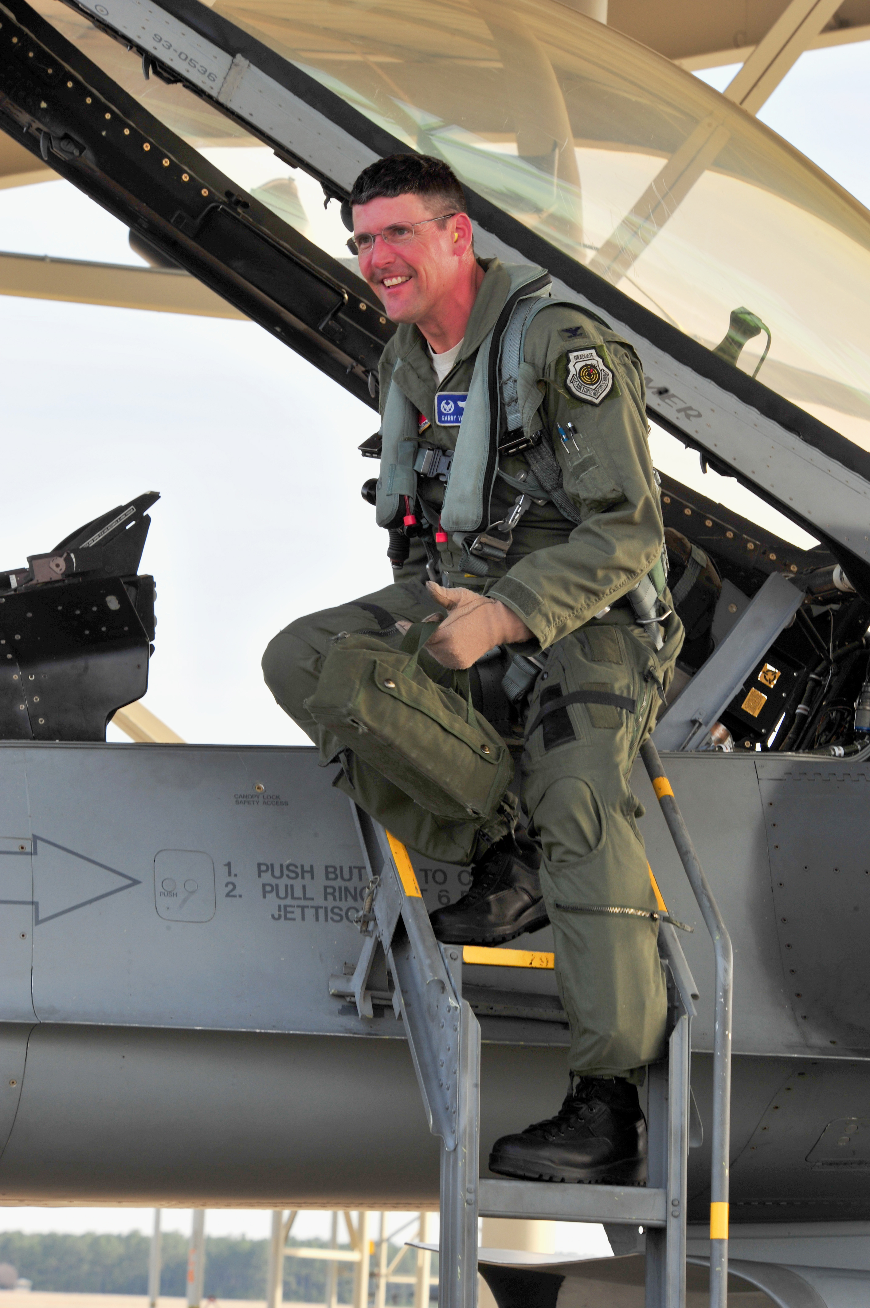 Ops group commander surpasses 3,000 flying hours > Shaw Air Force Base ...