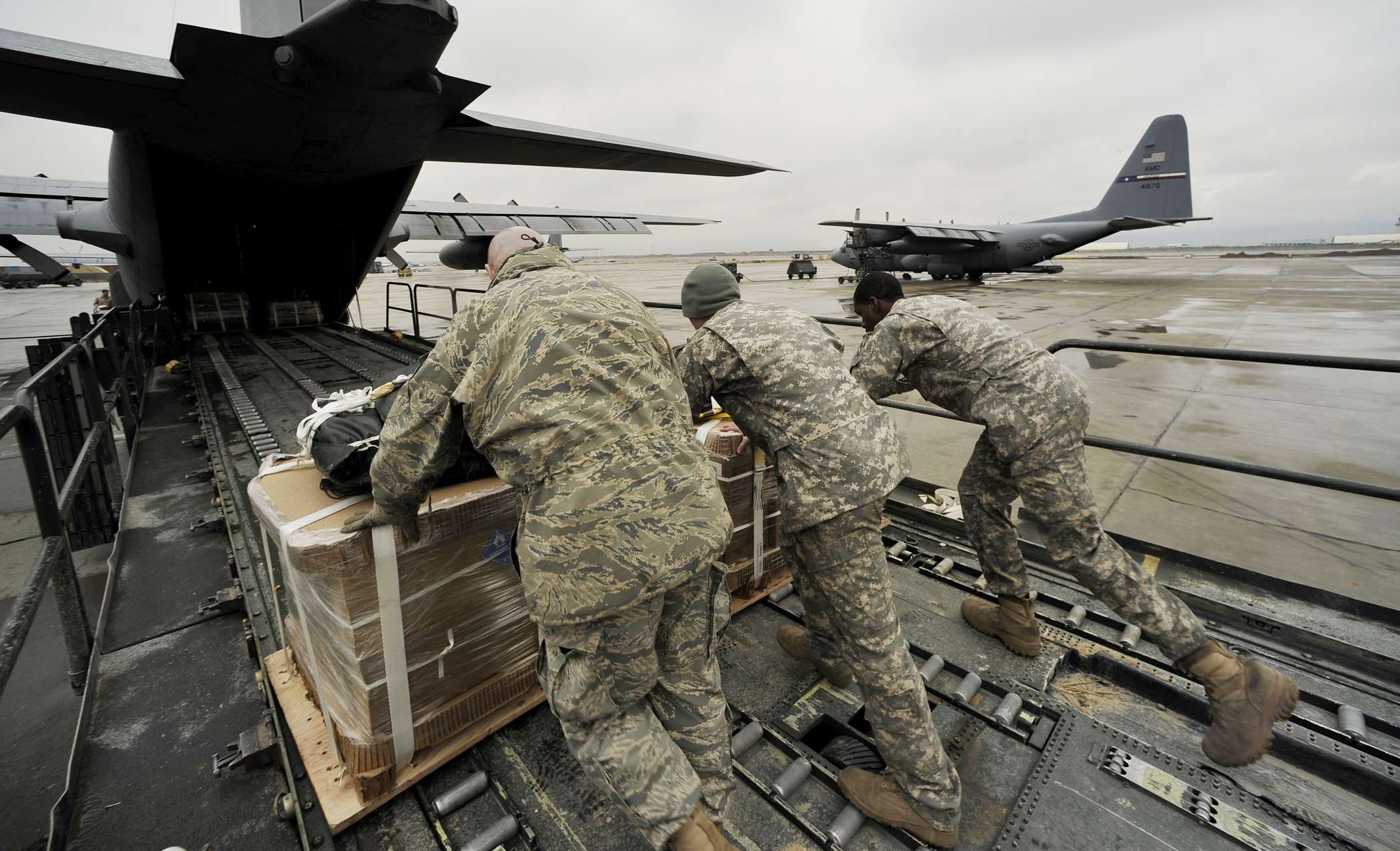 C-130 low-cost, low-altitude combat airdrops now operational > Air ...