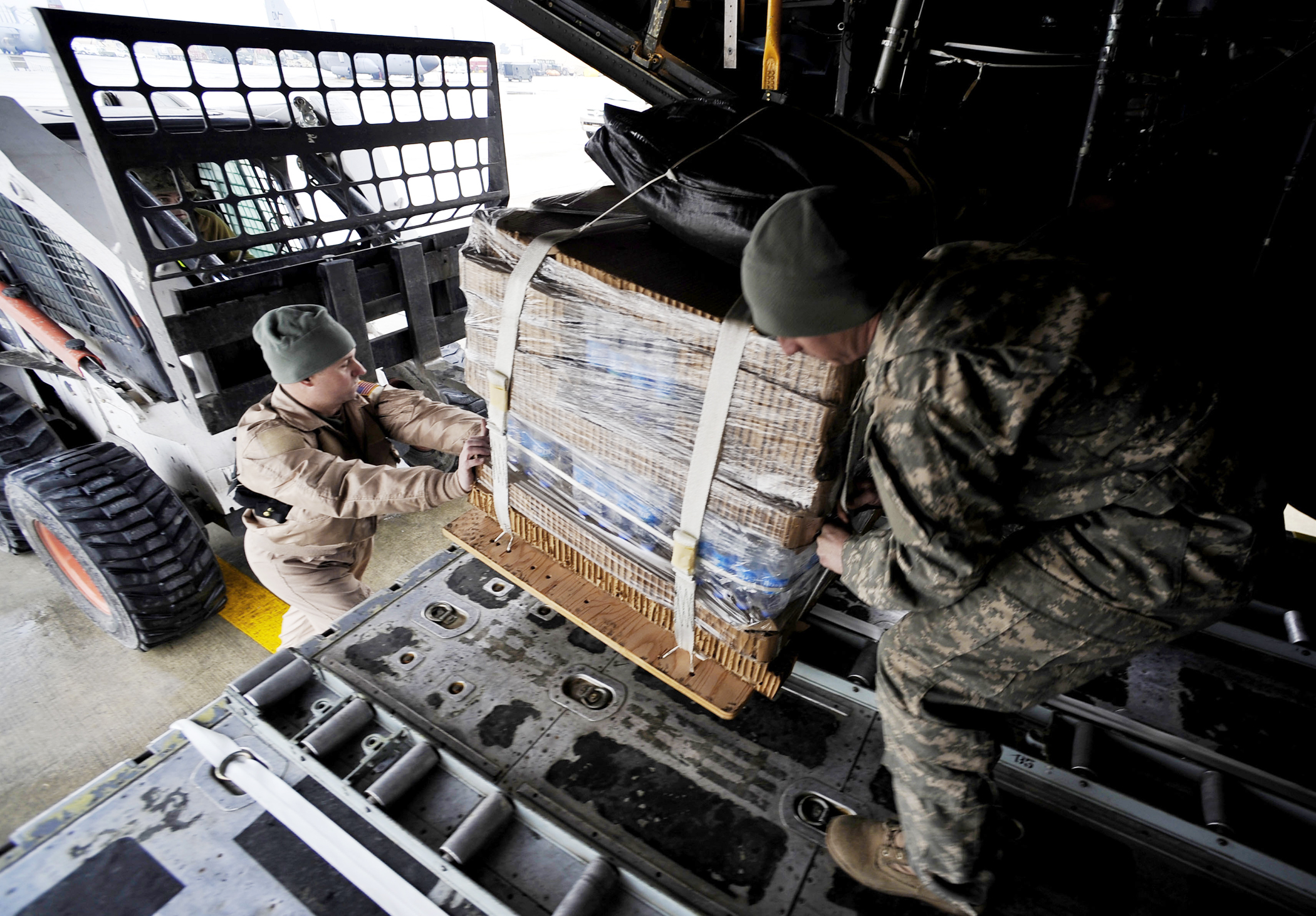 C-130 low-cost, low-altitude combat airdrops now operational > Air ...