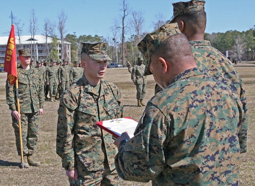 Logistics Marine receives medal for critical role in Iraq > United ...