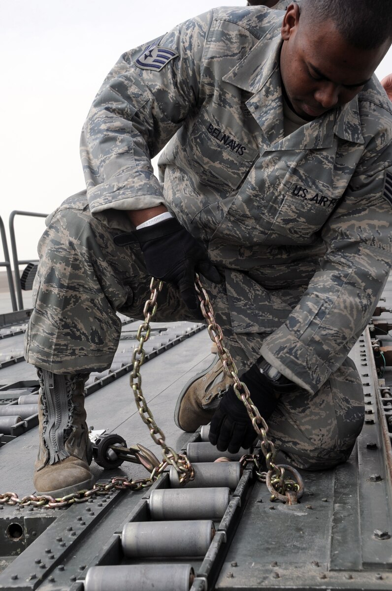 AMC aerial porter supports deployed air terminal ops > Air Mobility ...