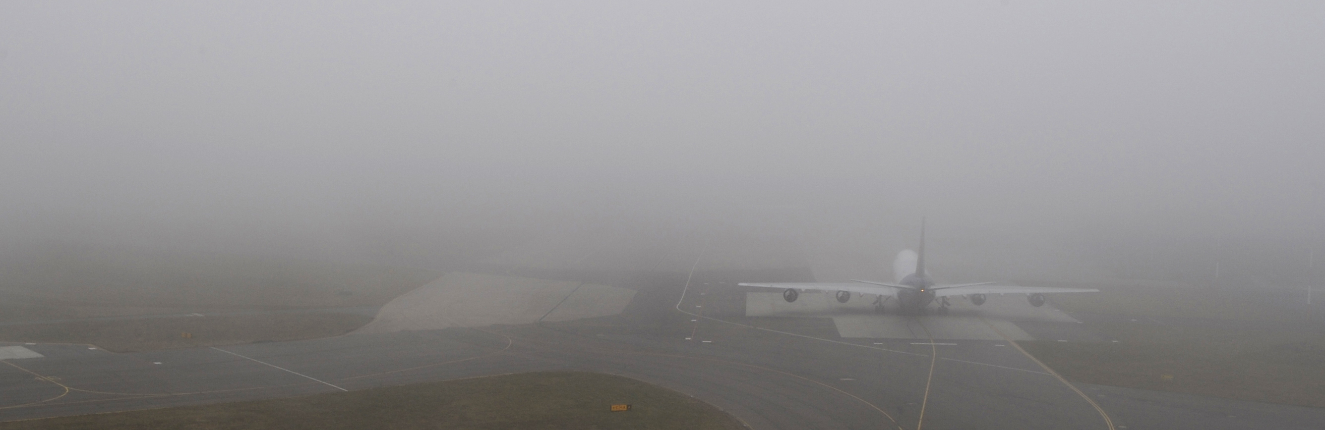 Fog covers the flightline > Royal Air Force Mildenhall > RAF Mildenhall ...