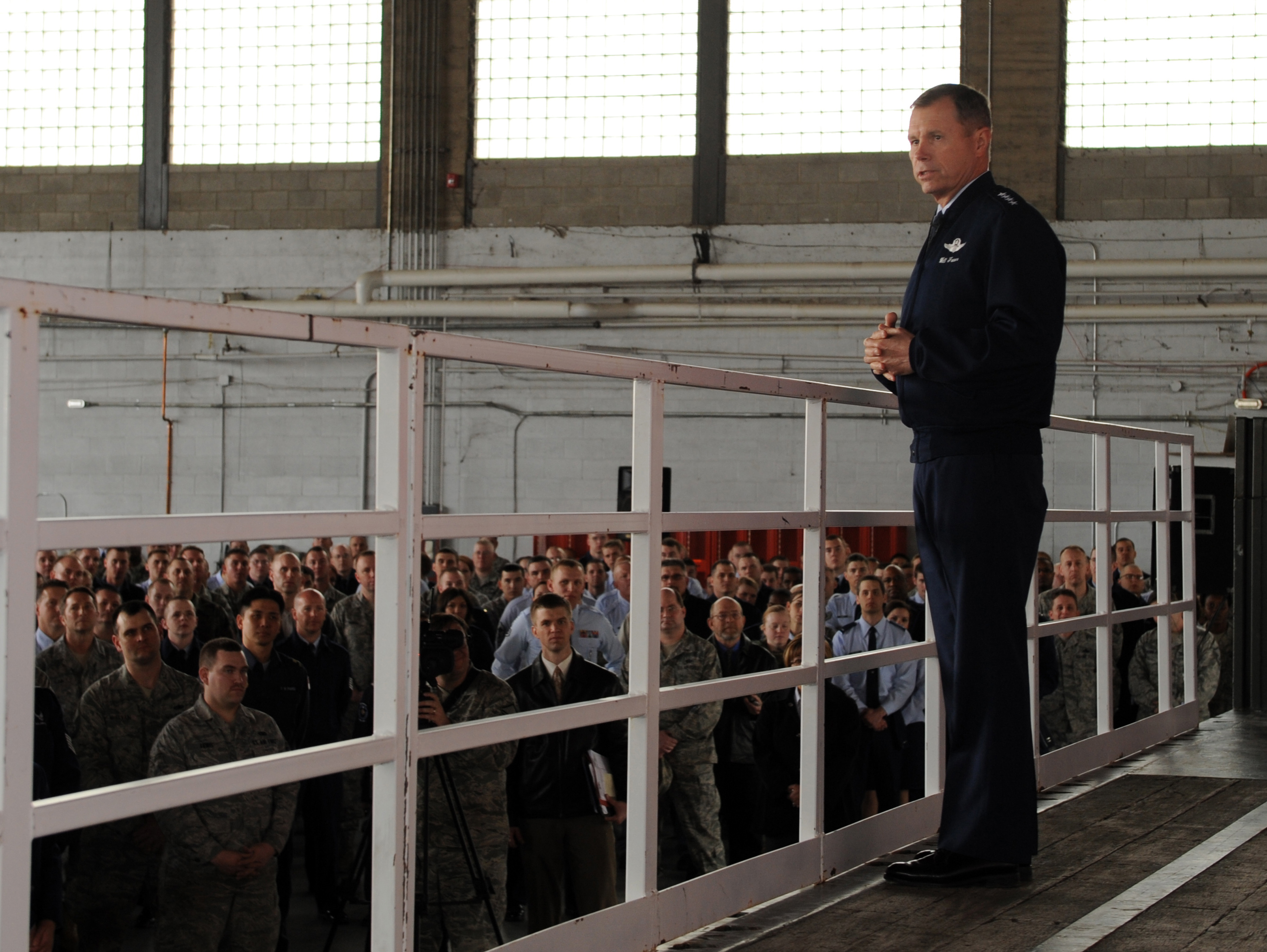 ACC commander visits Gunfighters > Mountain Home Air Force Base ...