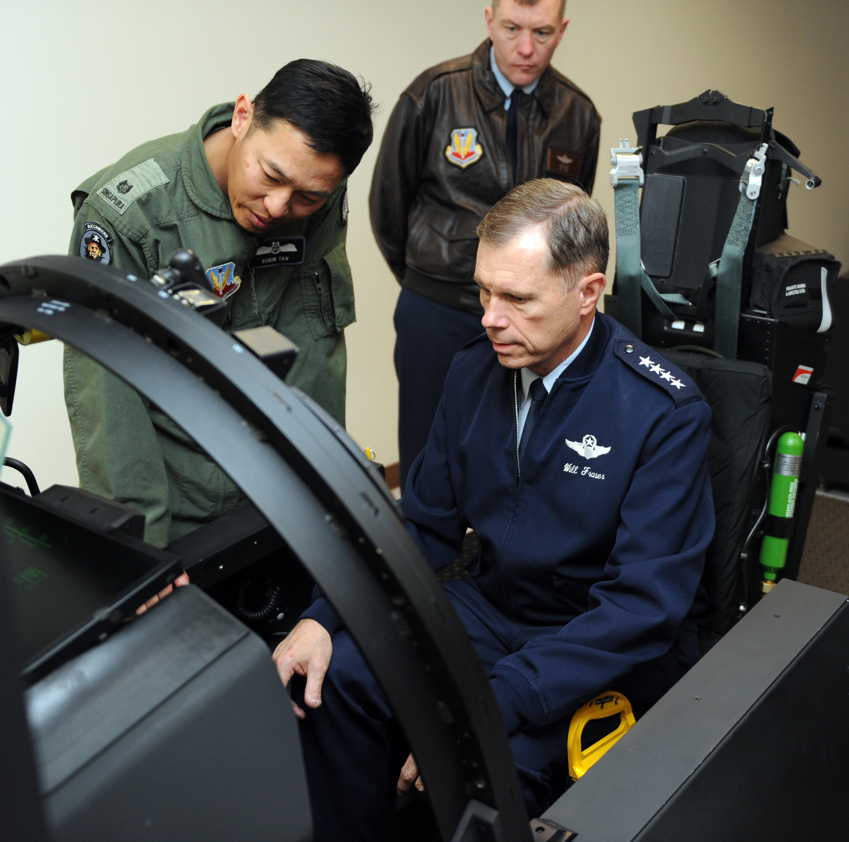 ACC commander visits Gunfighters > Mountain Home Air Force Base ...
