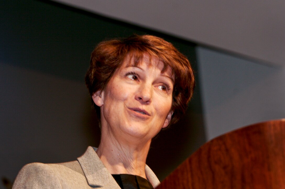 Retired Air Force Col. Eileen Collins, the first woman to command a ...