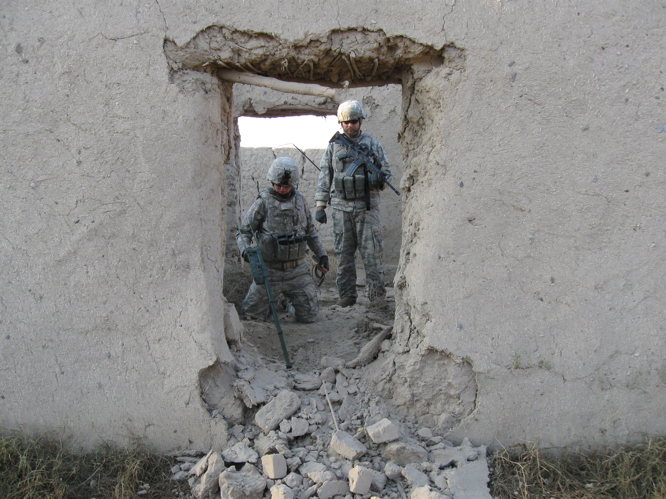 The women of explosive ordnance disposal