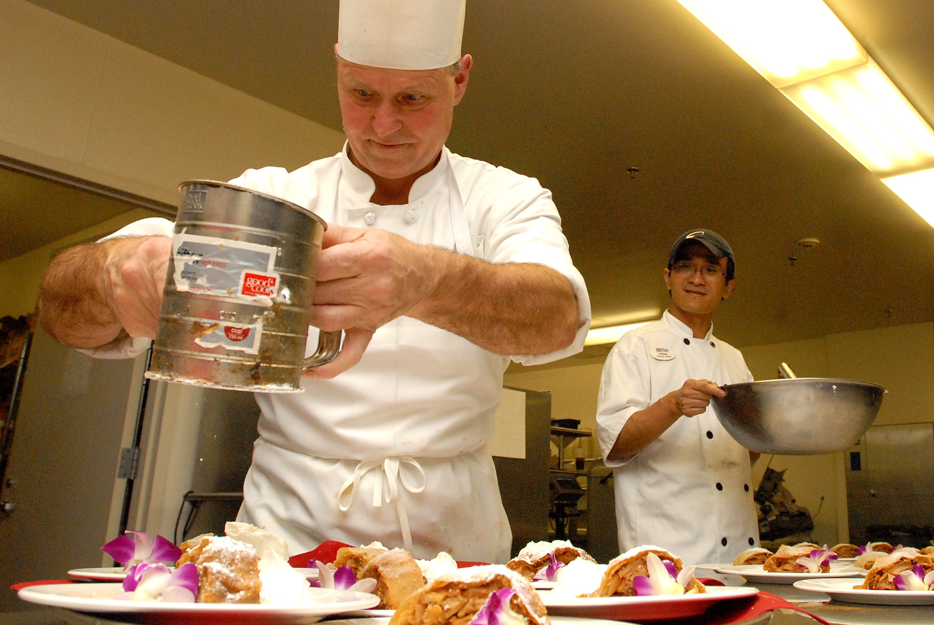 Executive chef prepares meal for Gourmet Club > 15th Wing > Article Display