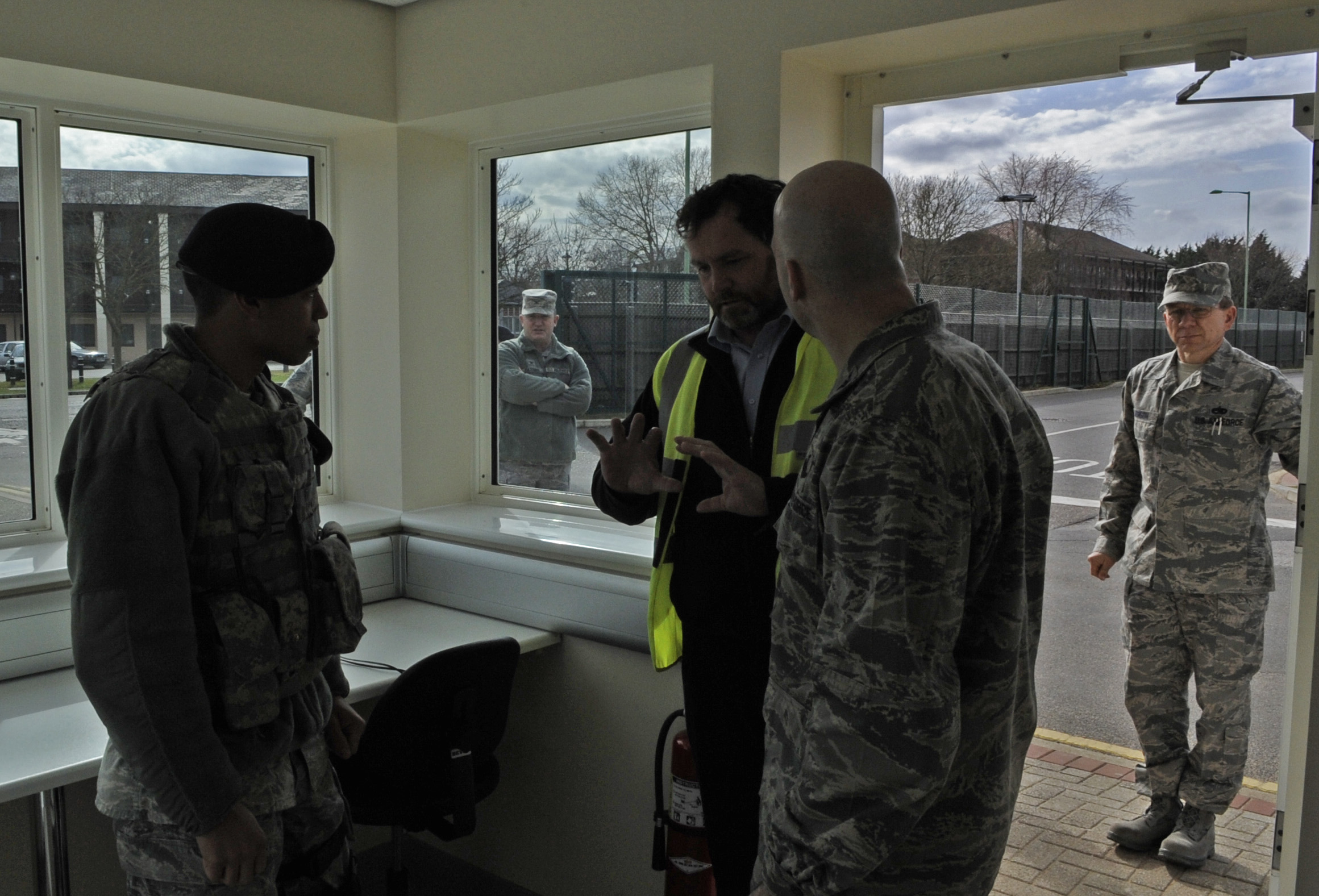 Commander opens guard shack > Royal Air Force Mildenhall > RAF ...