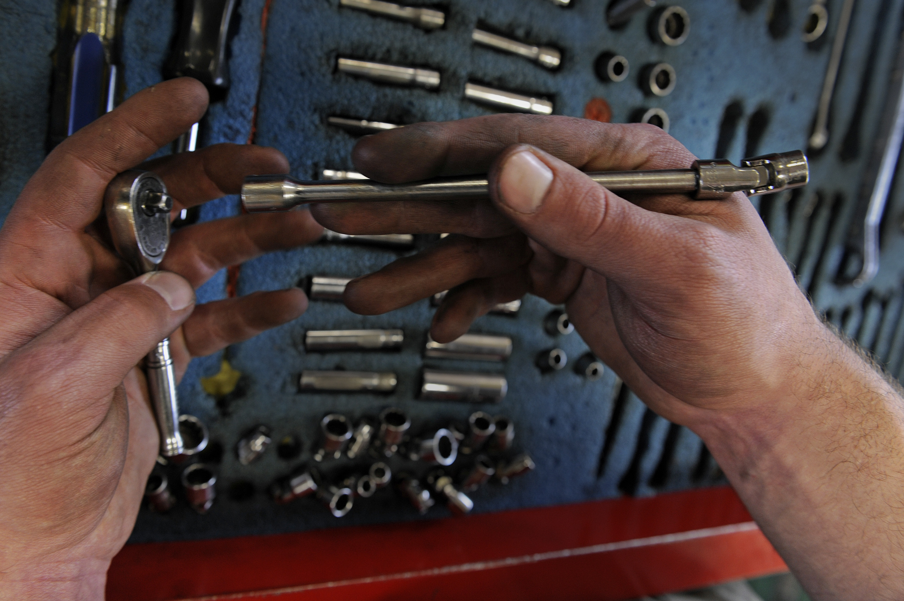 Photos: B-1 engine shop > Air Combat Command > Article Display