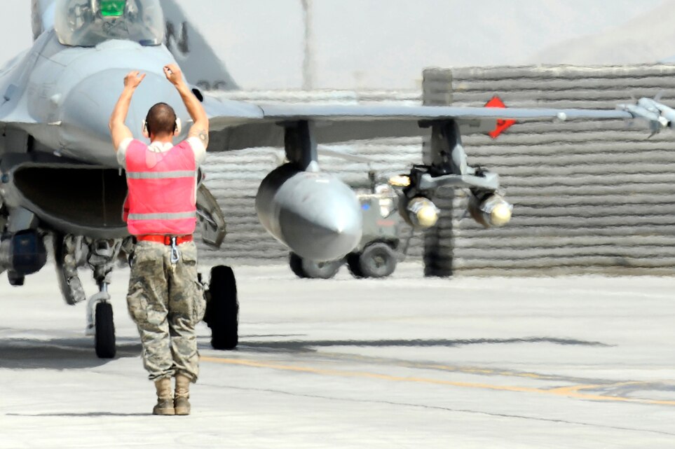 Bagram Airmen keep F-16s in the fight > United States Marine Corps ...