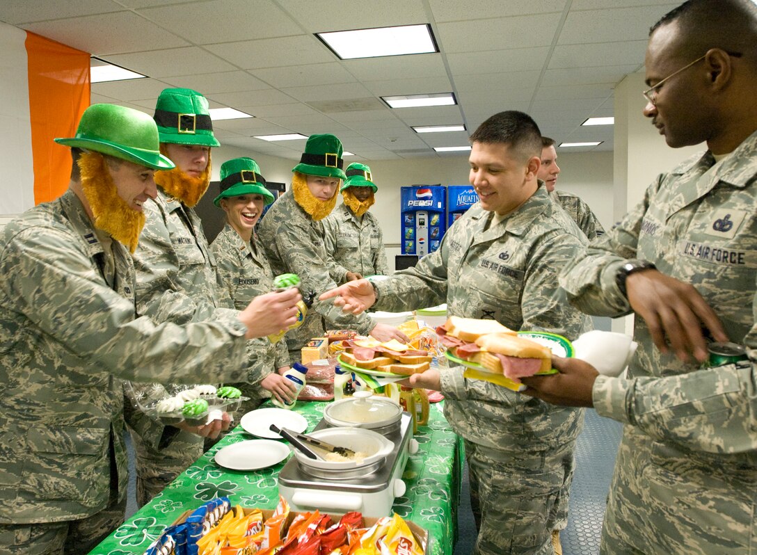 316 SFS serve sandwiches to put gold in AFAF pot