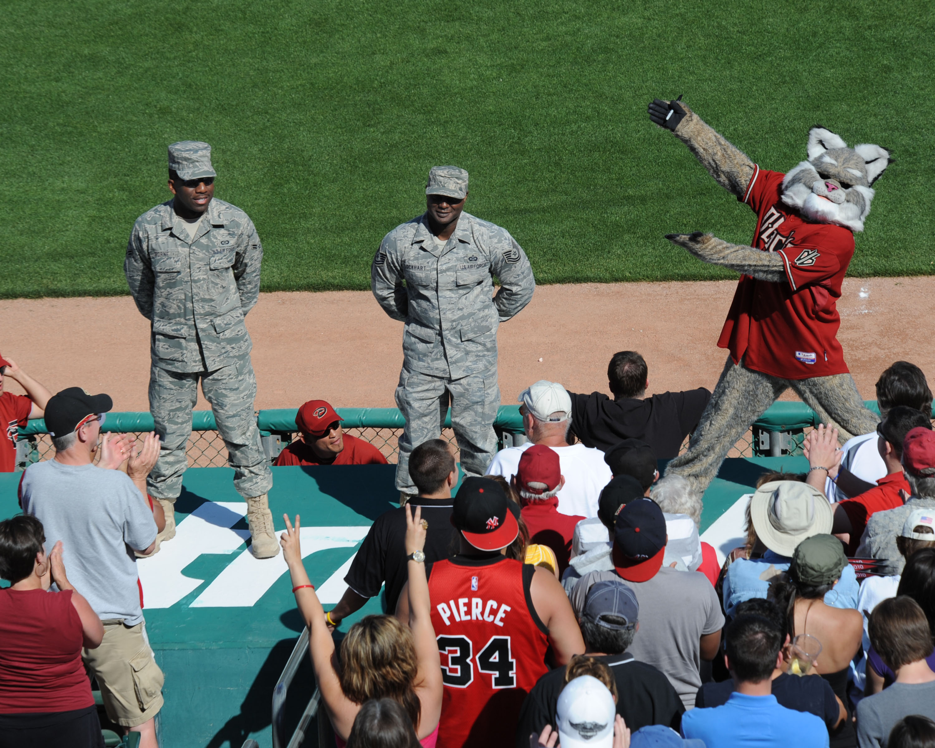 Arizona Diamondbacks honor Airmen
