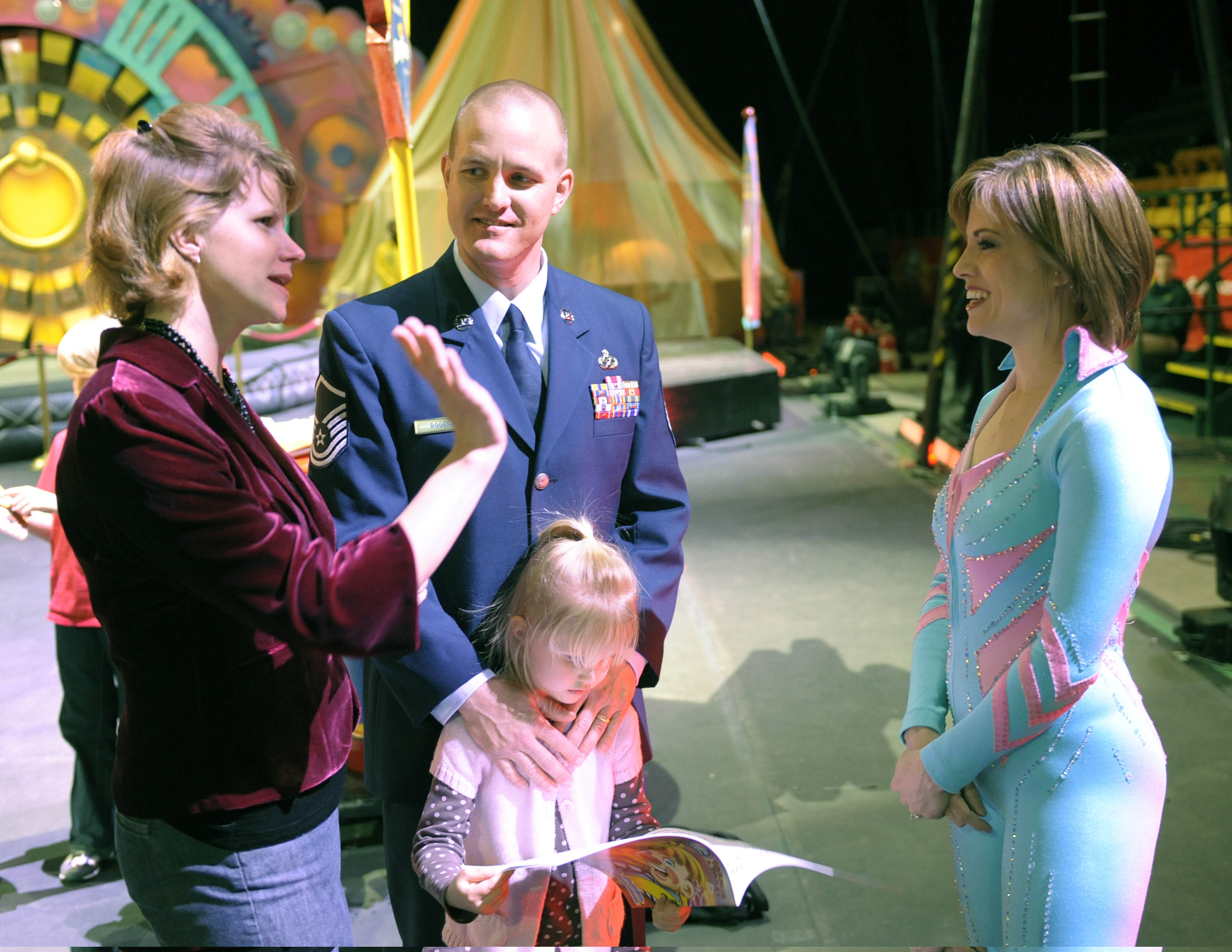Circus entertains, honors military families > Air Force District of ...