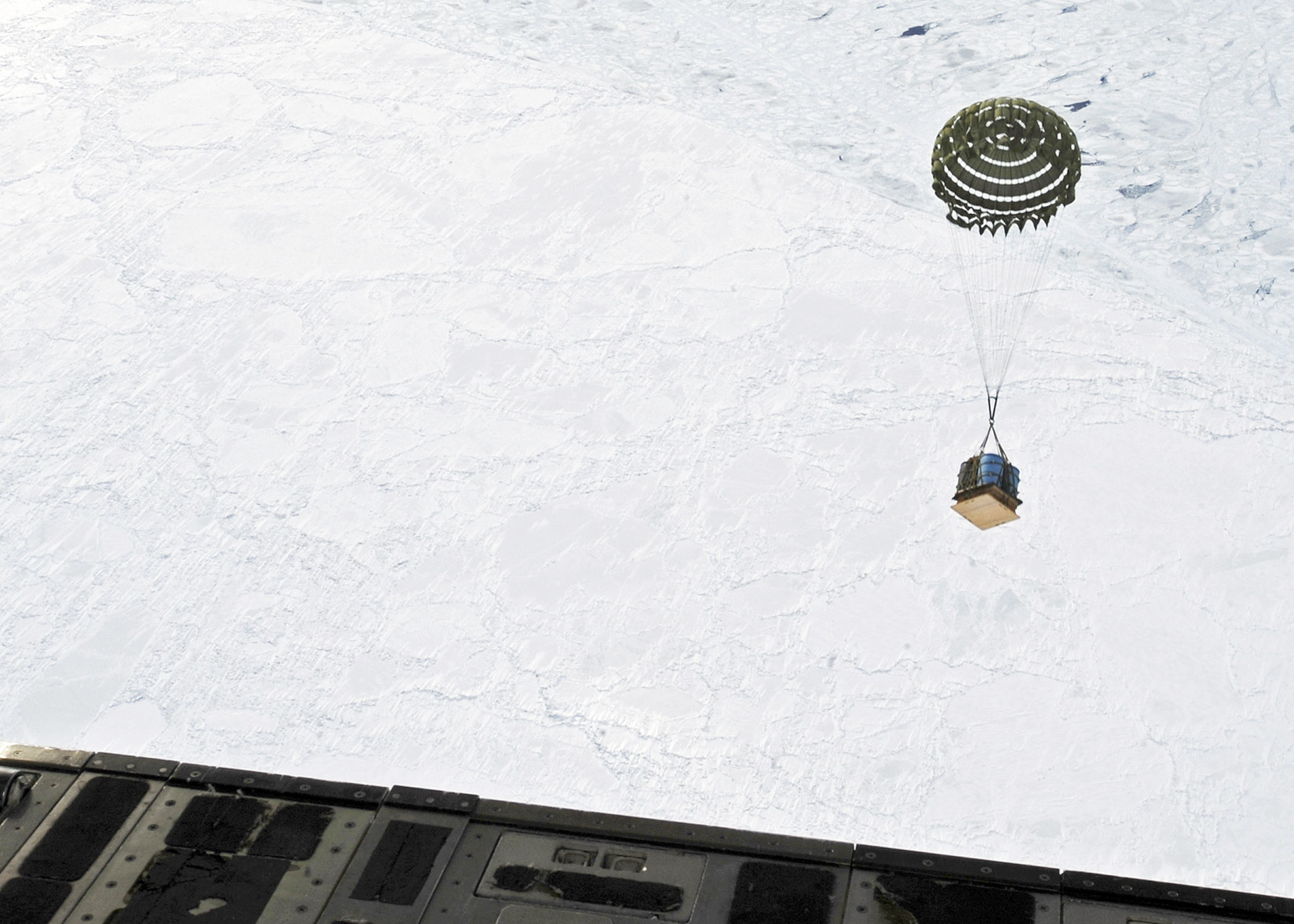 Elmendorf Airmen complete airdrop using 3-D weather technology > Air ...