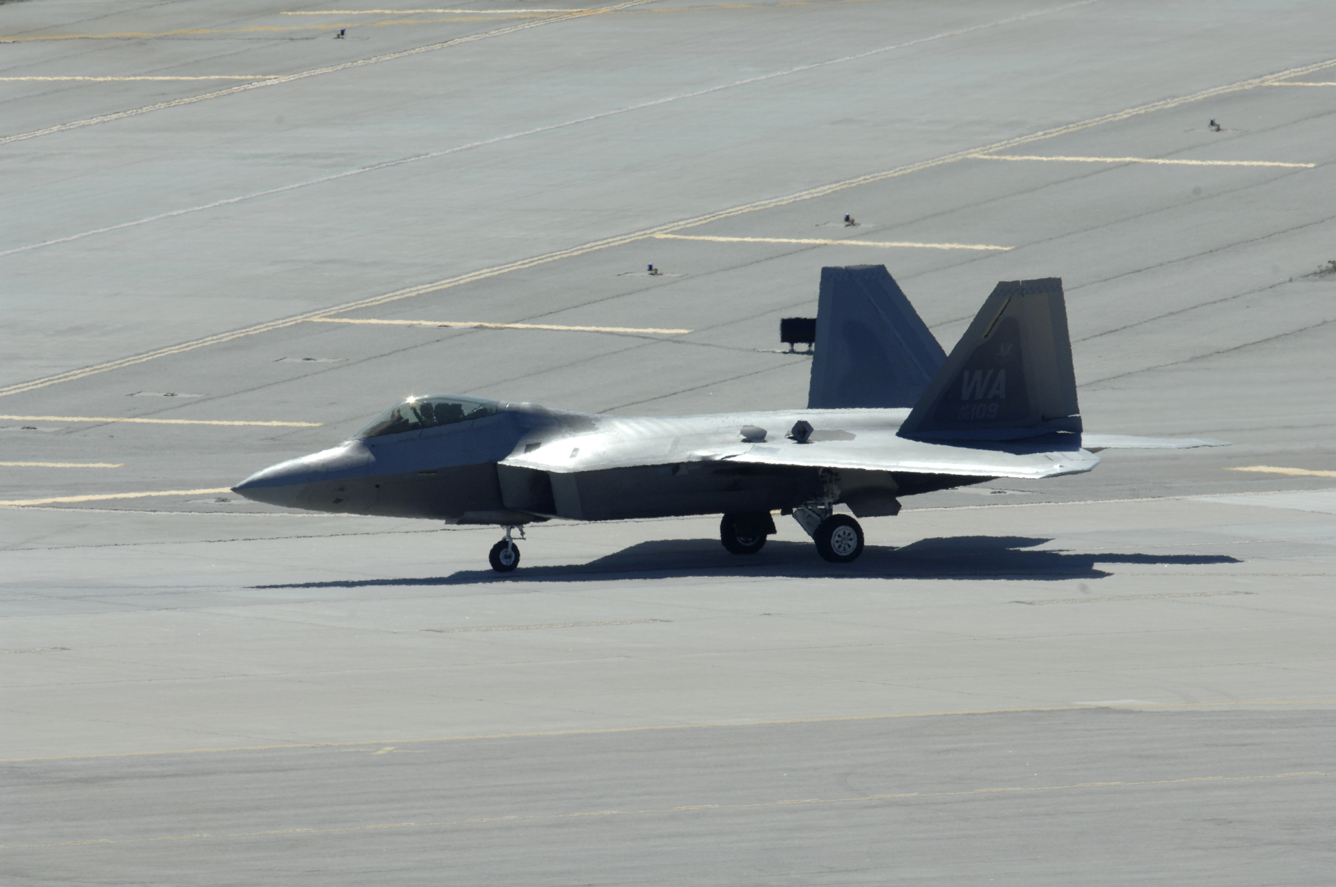 Raptor, Patriots Jet Team awe 350,000 at air show > March Air Reserve ...