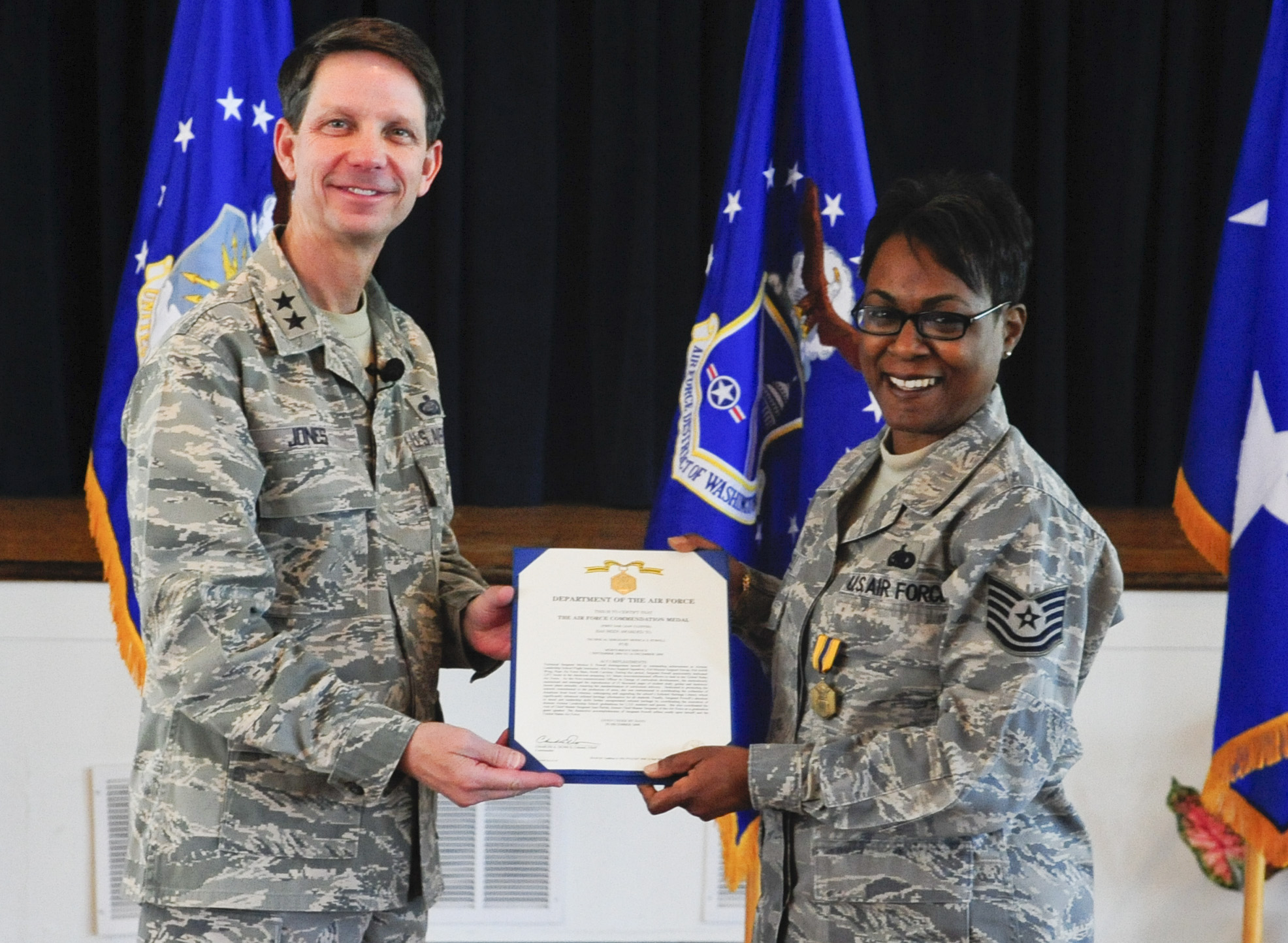 AFDW commander recognizes outstanding performers; sets priorities for ...
