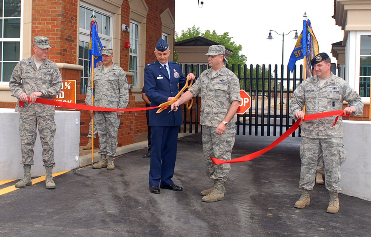 Columbus AFB opens new main gate > Columbus Air Force Base > Article ...