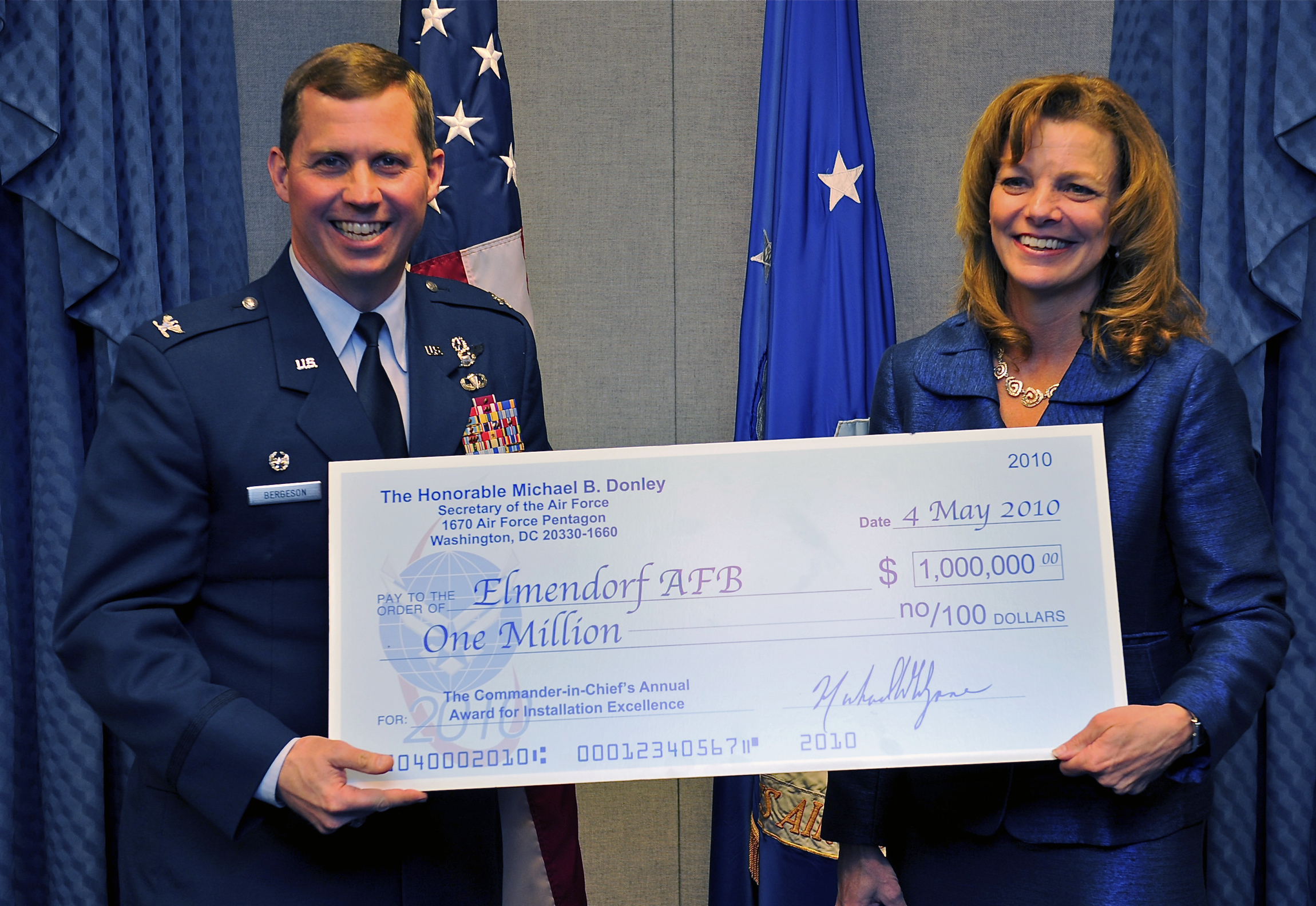 Elmendorf presented CINC Installation Excellence Award > Joint Base ...