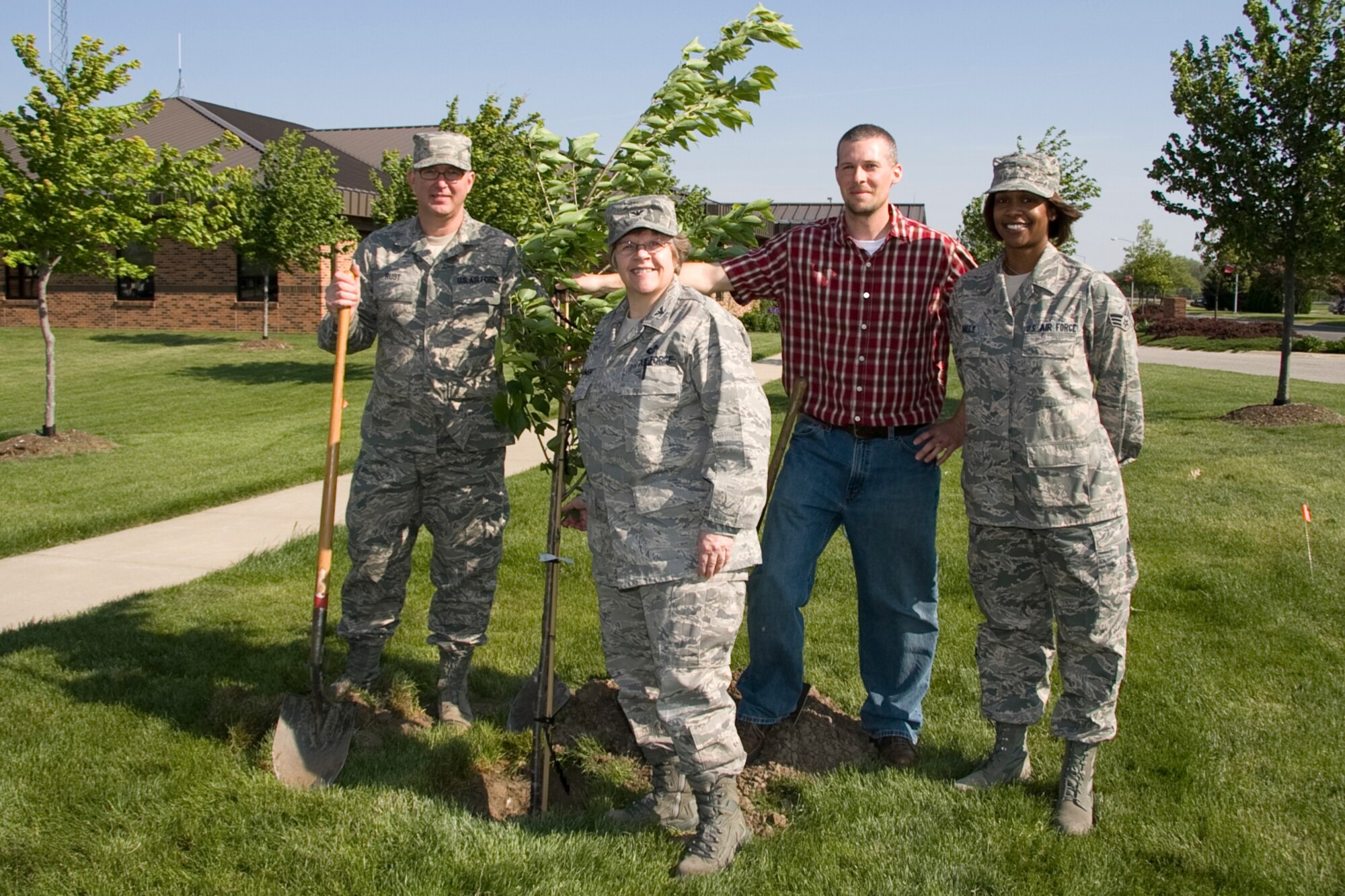 Grissom holds tree planting ceremony > Grissom Air Reserve Base ...