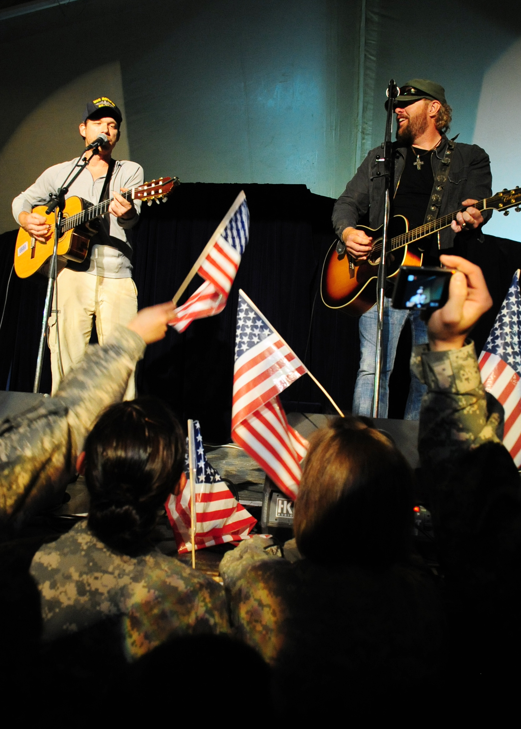 USO brings Toby Keith to Manas > U.S. Air Forces Central > News
