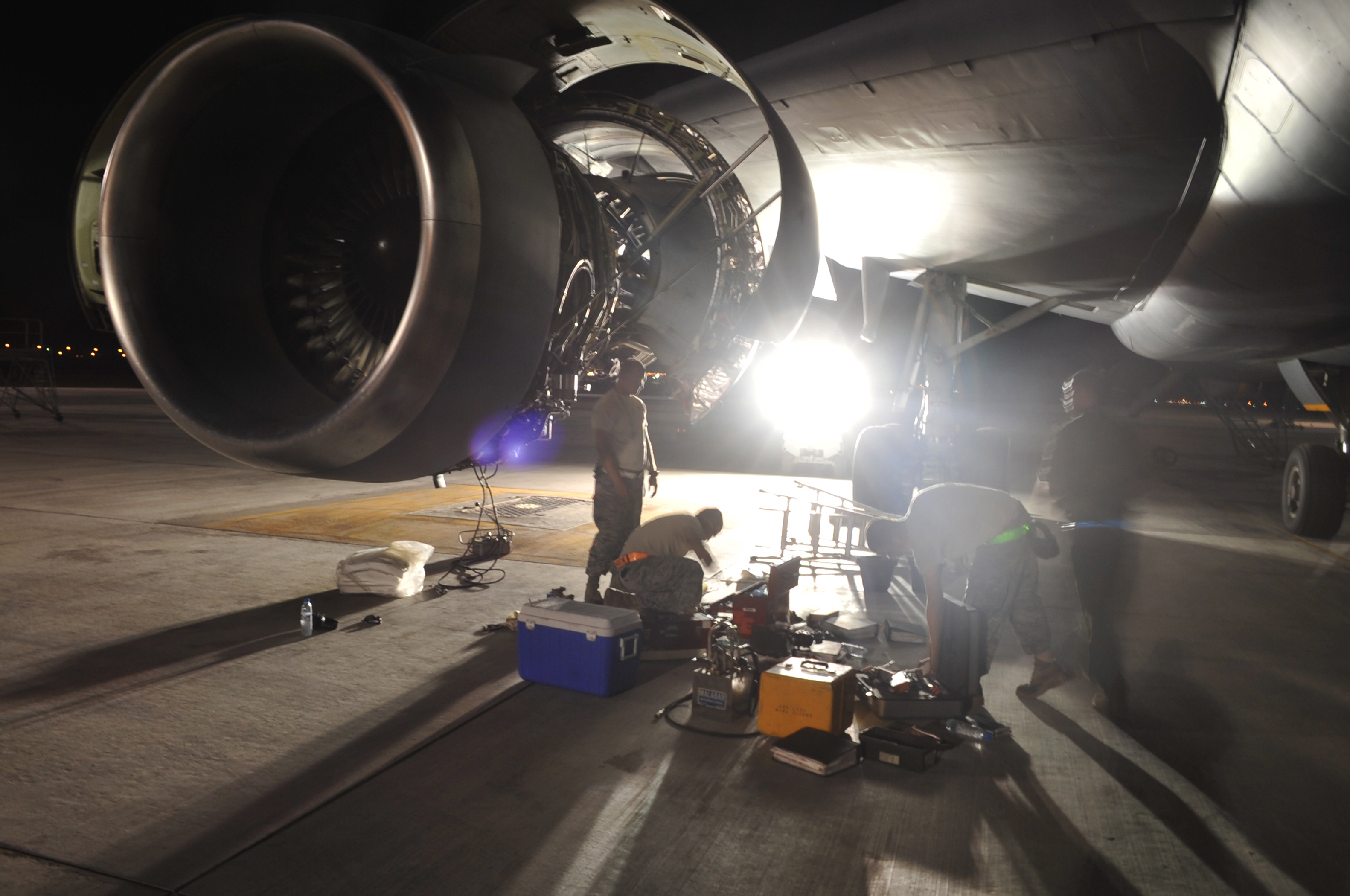 KC-10 maintenance: Night work in Southwest Asia > Air Mobility Command ...