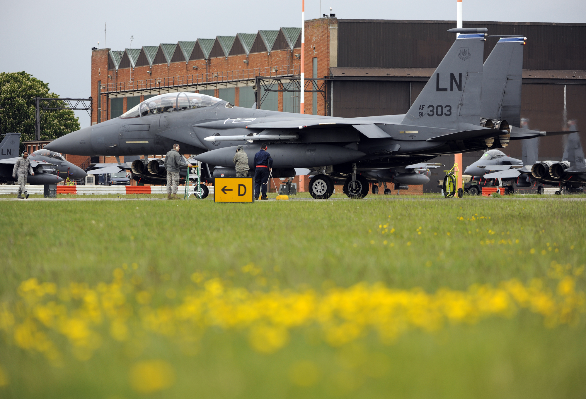 Runway to close, more than aircraft moving > Royal Air Force Lakenheath > Article Display
