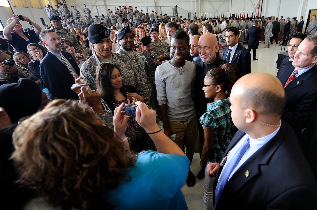 Afghanistan President Hamid Karzai shakes hands and poses for photos ...