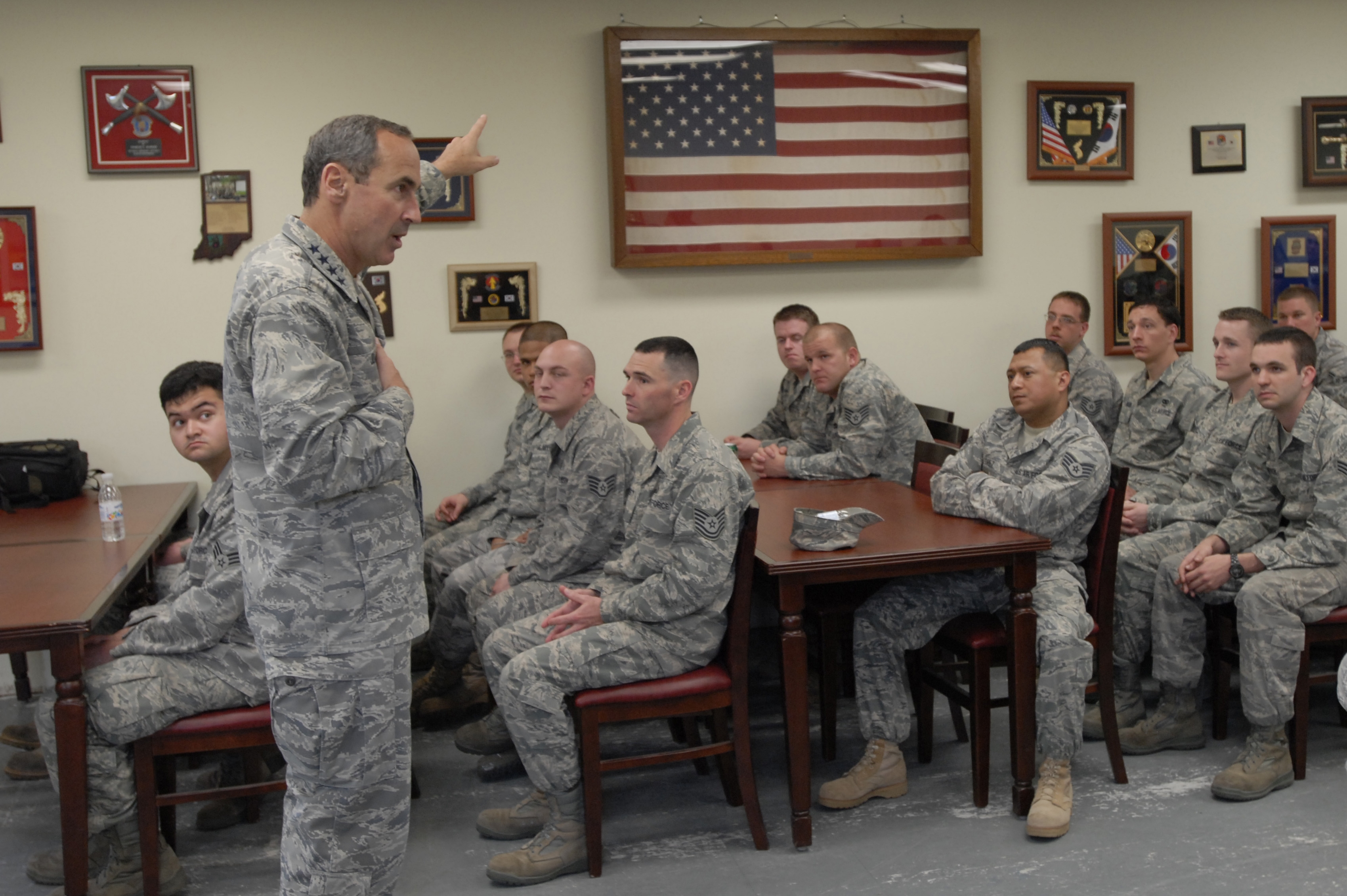 Air Mobility Command commander visits Korea > Air Force > Article Display