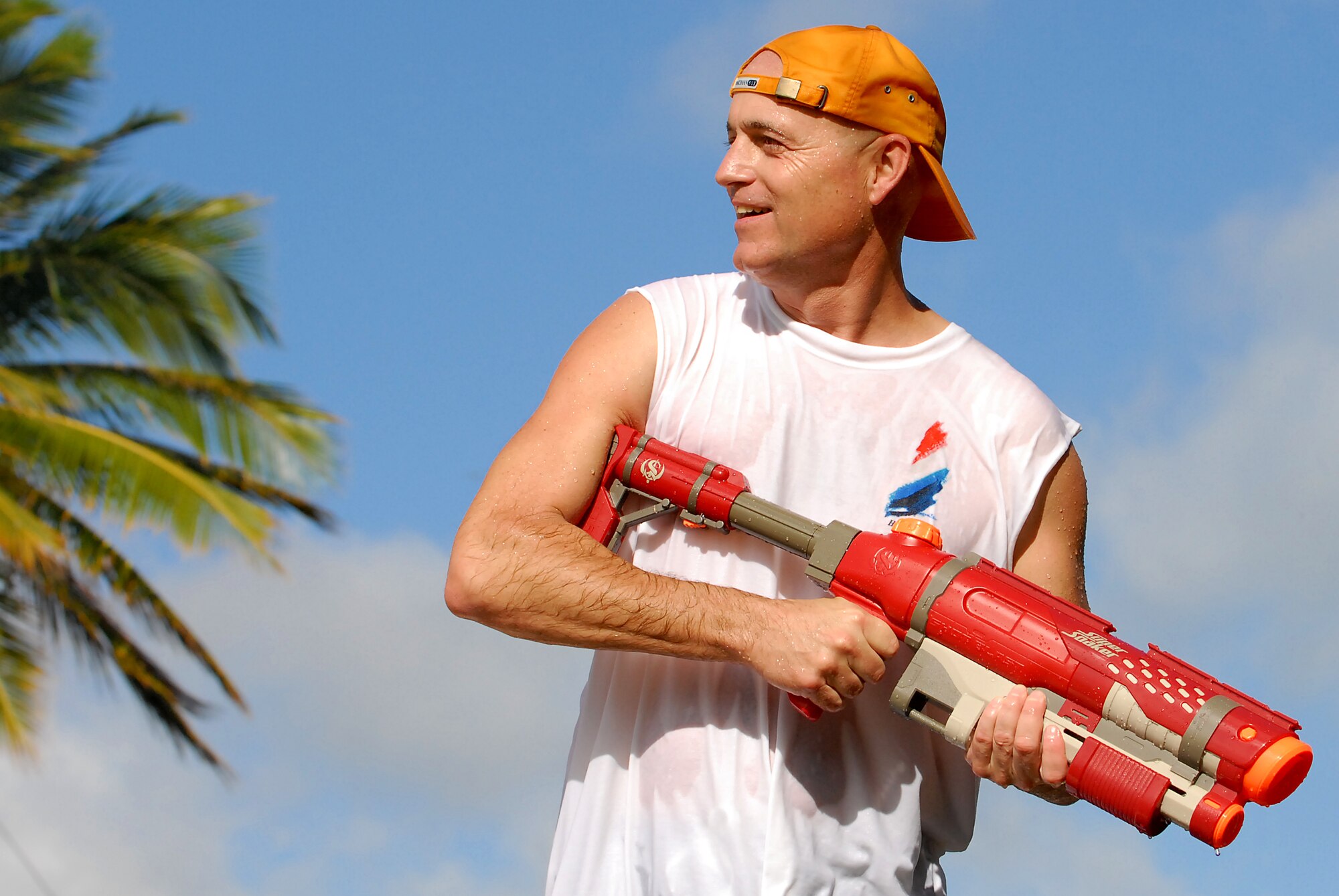 Hickam gets soaked at Beach Bum Parade > 15th Wing > Article Display