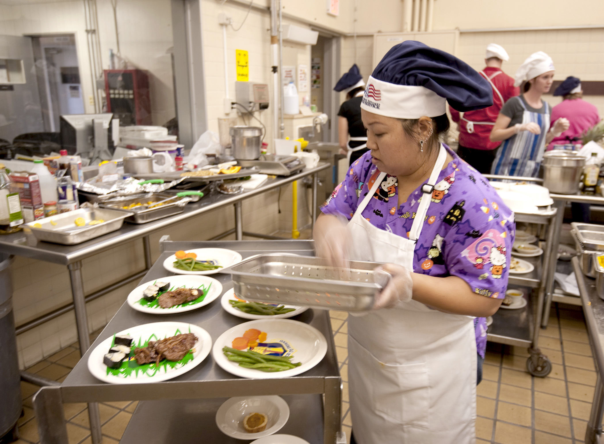 Iron Chefs compete, prepare 'Fit to Fight' dishes > Air Force > Article ...