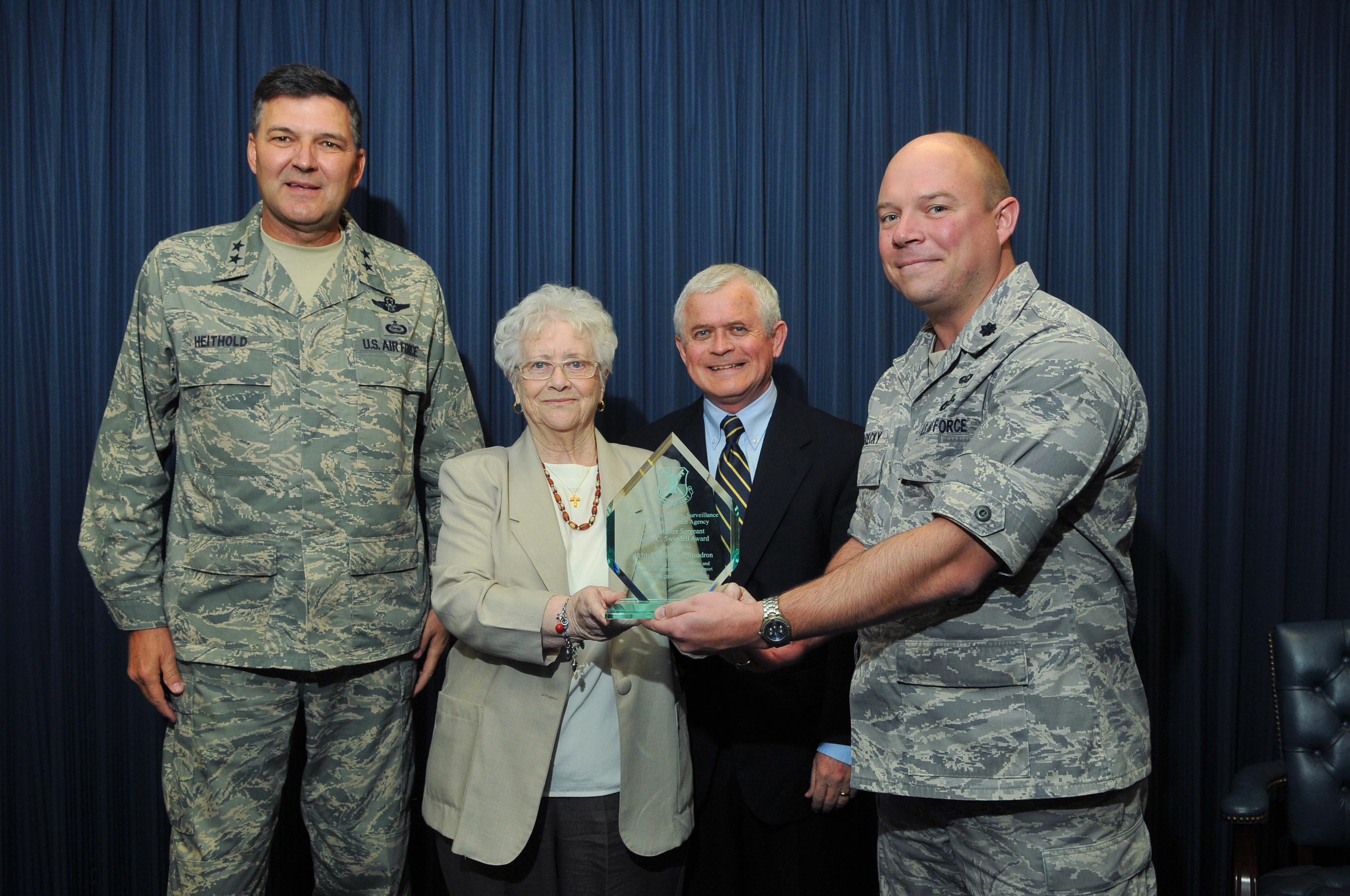 485th shines at commander's conference