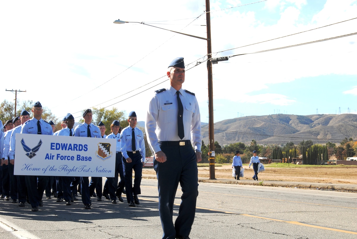 Edwards honors vets in Antelope Valley Veterans' Parade > Edwards Air ...