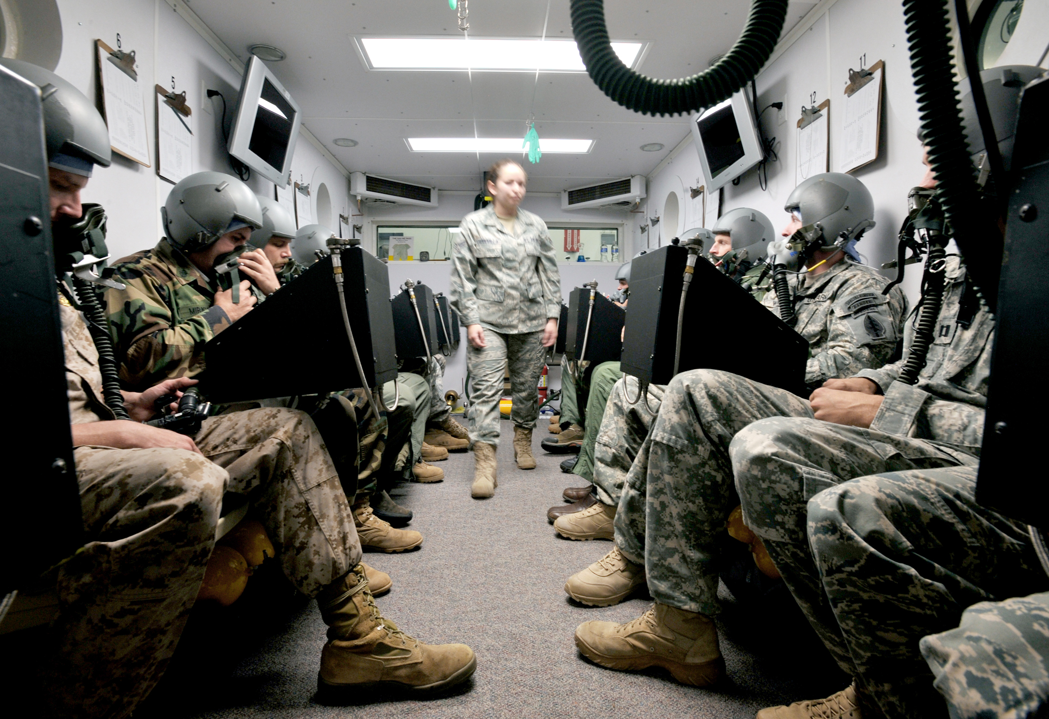 Joint forces unite for high-altitude training > Air Force > Display