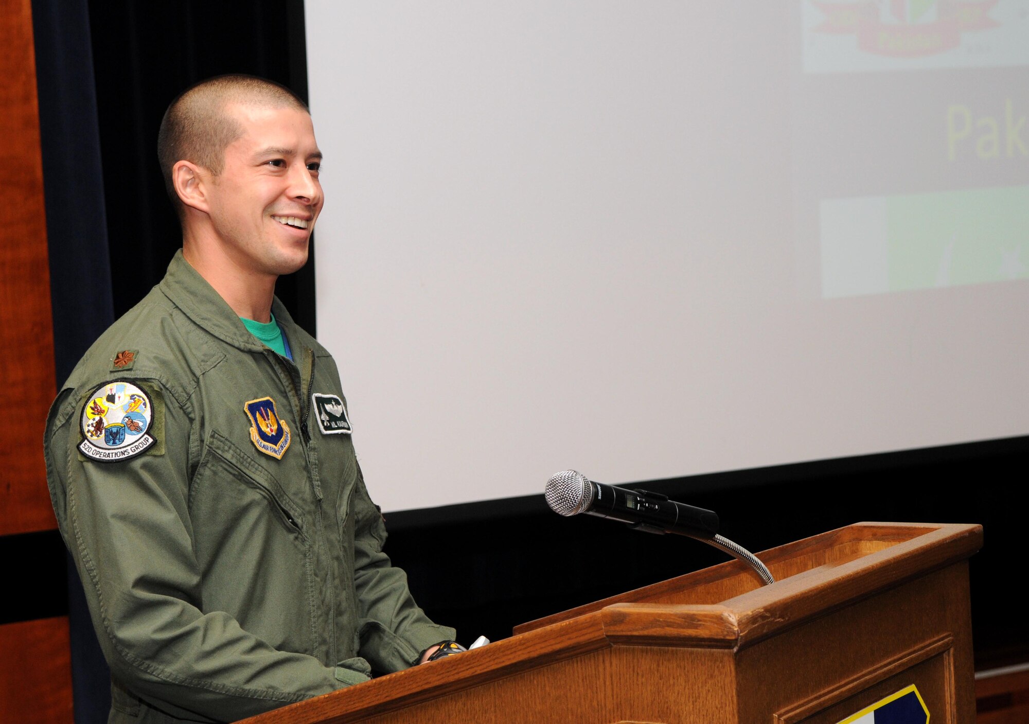 Pakistani pilot training briefing > Spangdahlem Air Base > Article Display