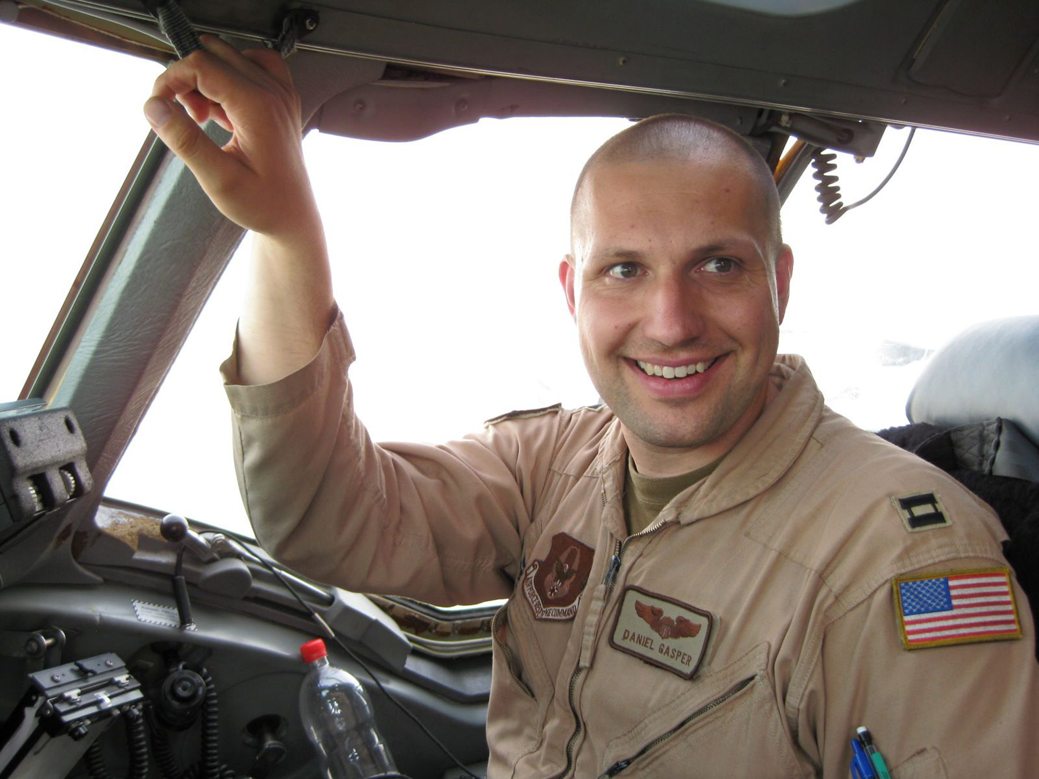 Reserve officer earns Lance P. Sijan Award > 446th Airlift Wing > News
