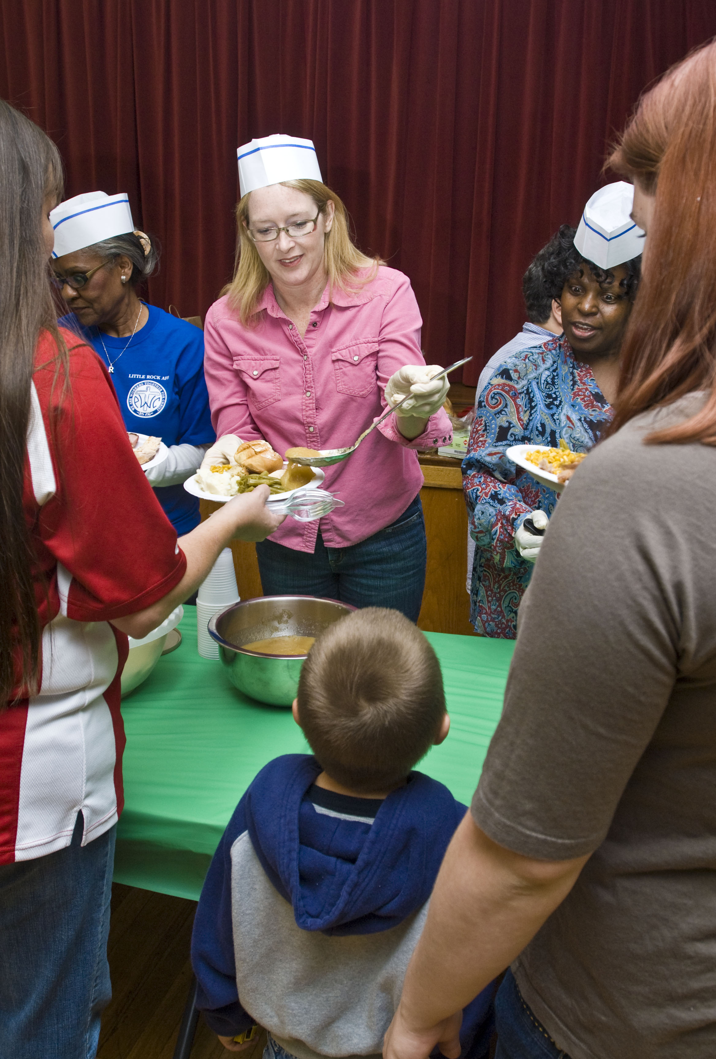 Families receive support at deployed families dinner > Little Rock Air ...