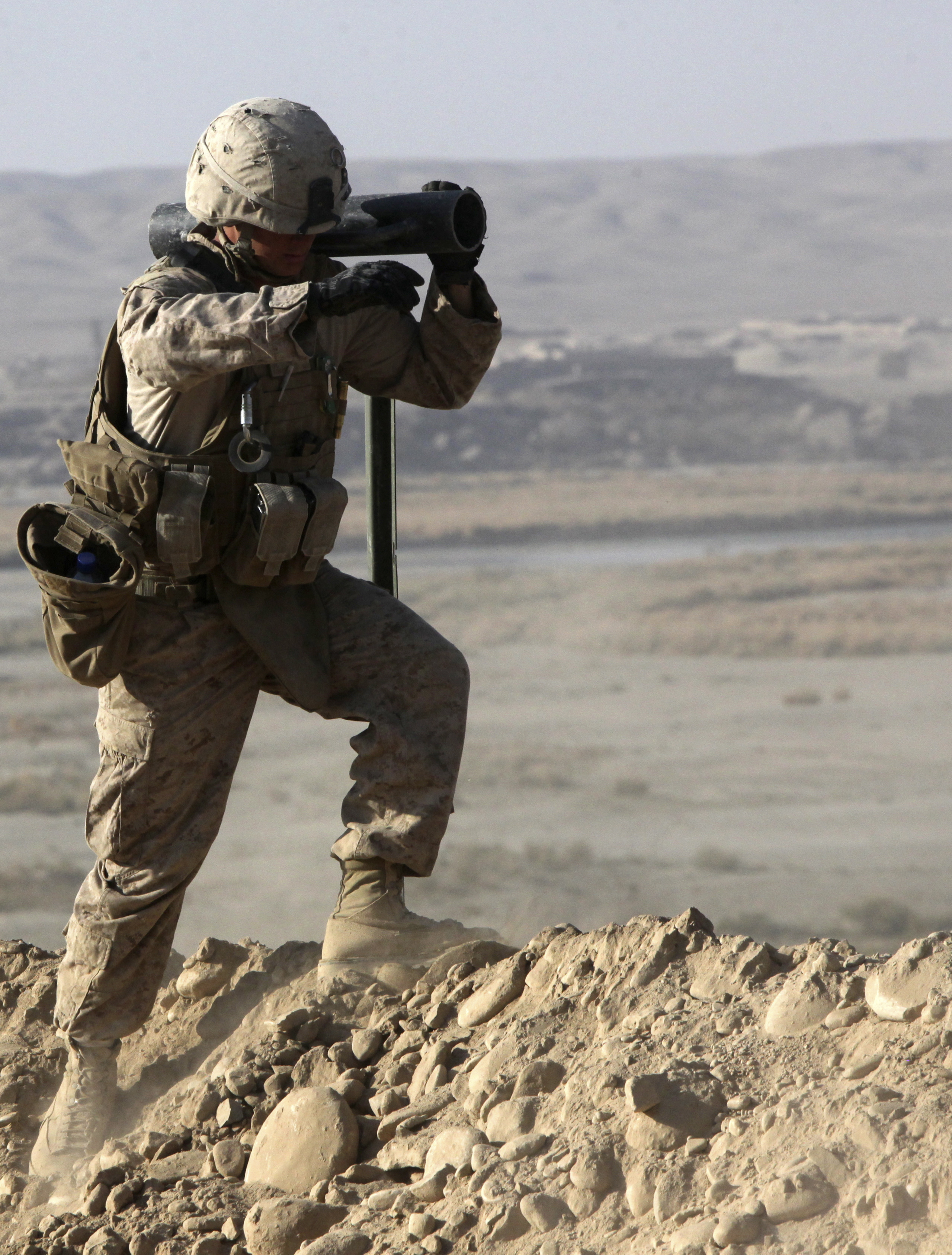 Marine engineers improve security for coalition forces in Sangin > 1st ...