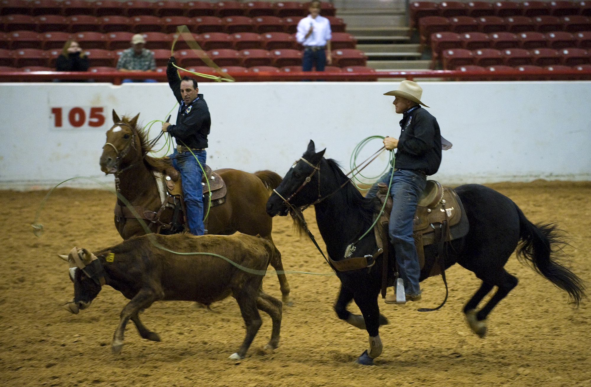 Airmen rope competition at rodeo world finals > Air Force > Article Display