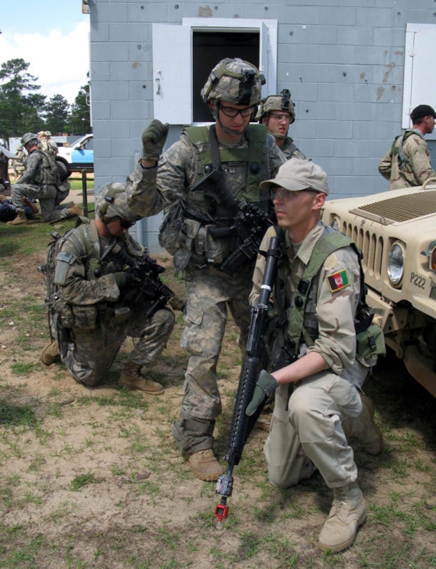 Soldiers from the 101st Airborne Division’s 4th Brigade Combat Team ...