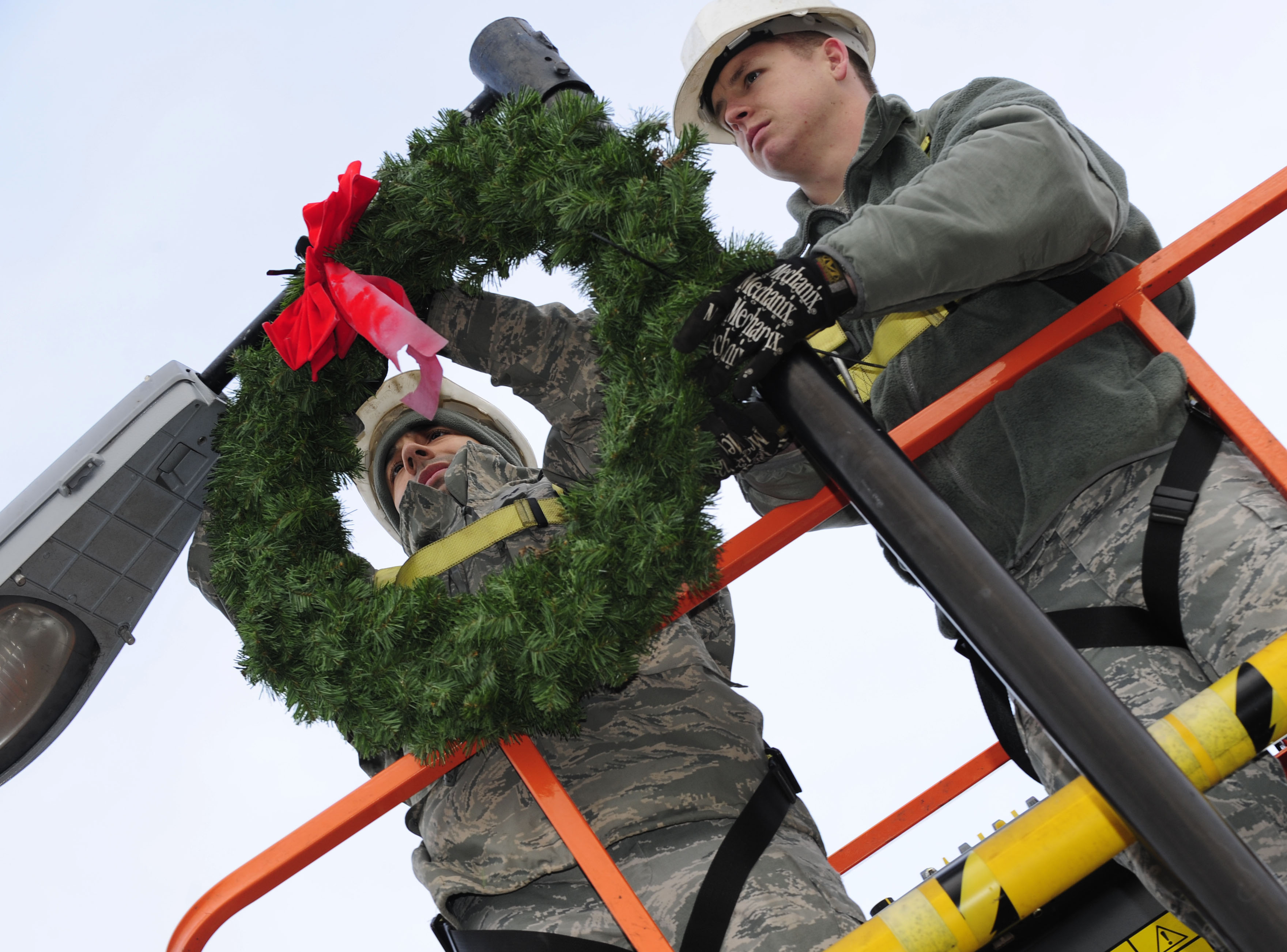 CE starts spreading holiday cheer > Royal Air Force Mildenhall > RAF ...