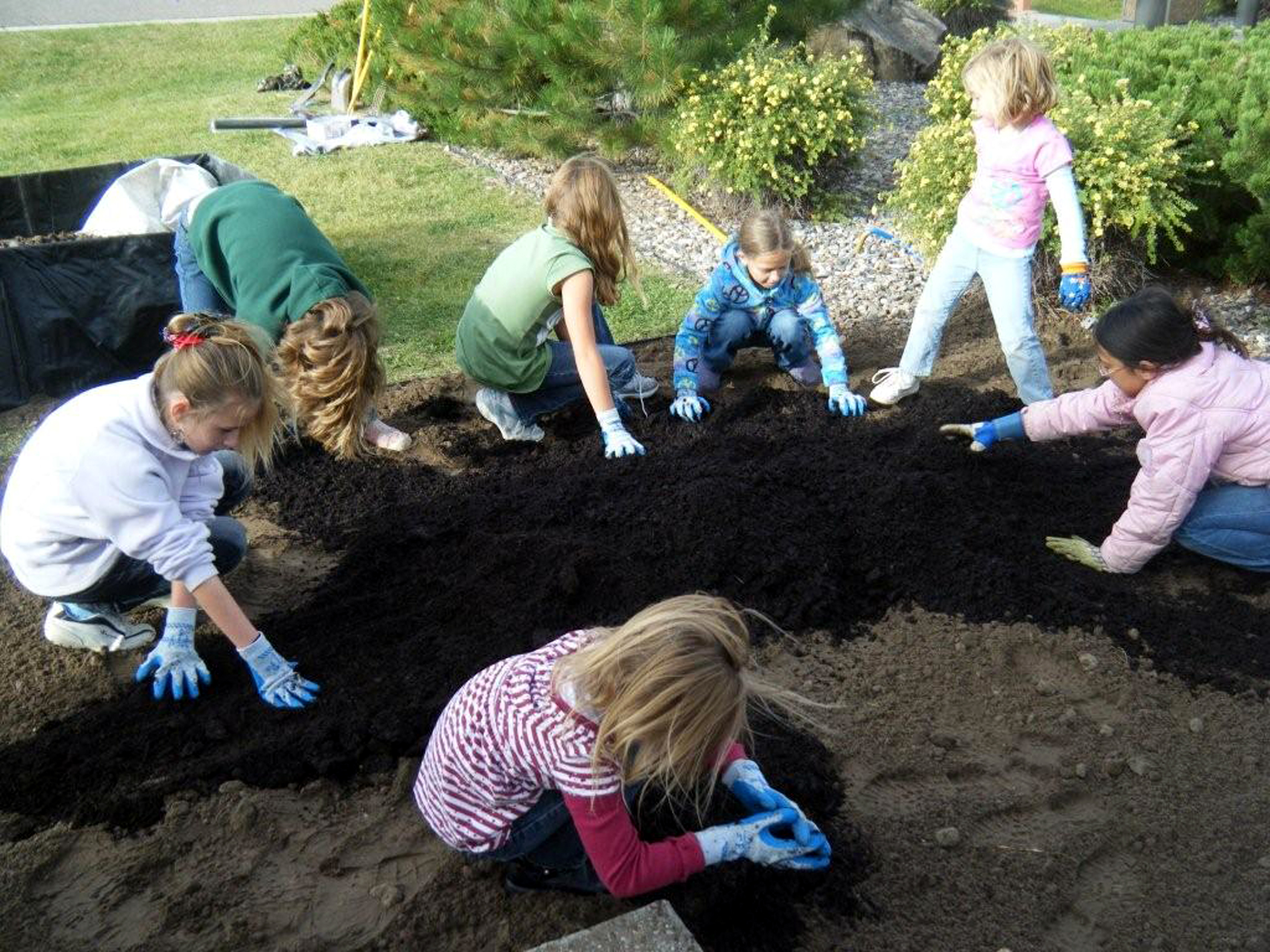Members of base community assist with National Public Lands Day ...