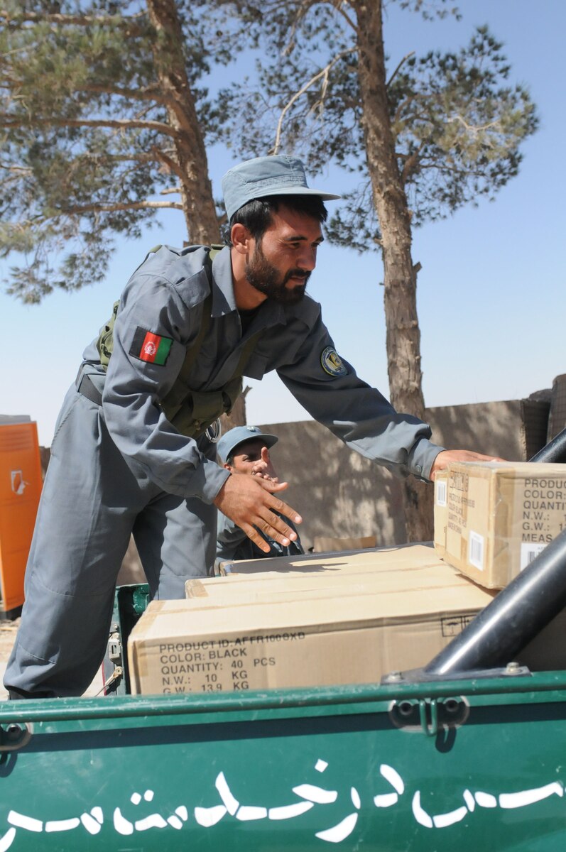 Radio Azadi and Afghan Air Force begin distribution of 20,000 radios ...