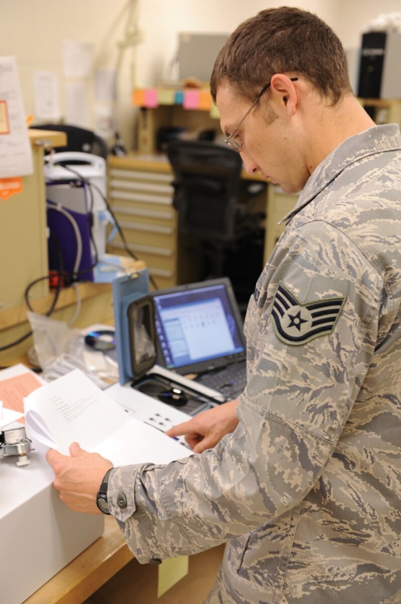 Joint medical maintenance team saves lives > Joint Base Elmendorf ...