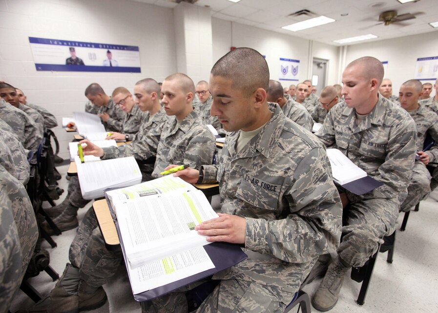 Basic trainees begin cyber training > United States Marine Corps ...