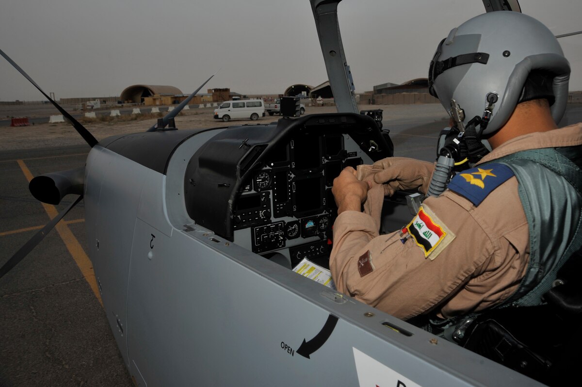 US air advisors train Iraqi AF instructor pilots > U.S. Air Forces ...
