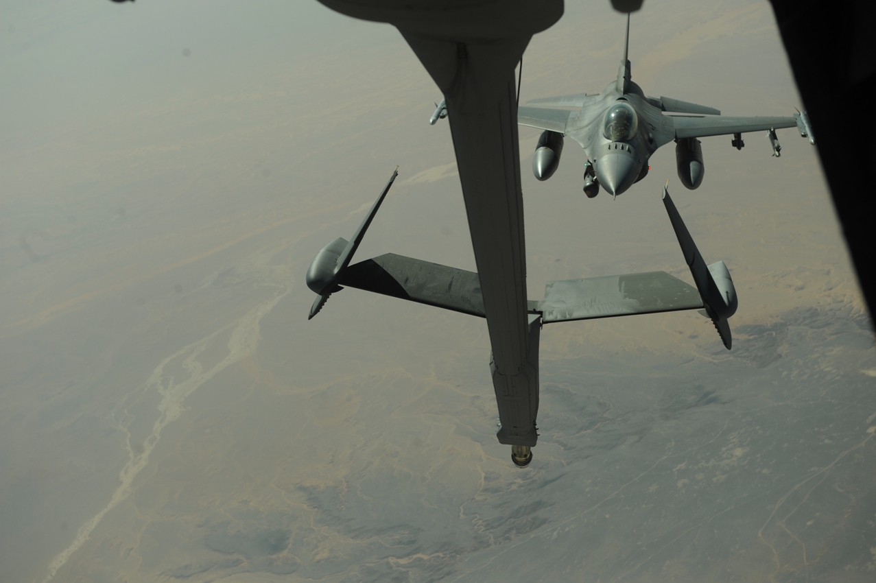 Jordanian, American fighters refuel in the skies above Jordan > Shaw ...