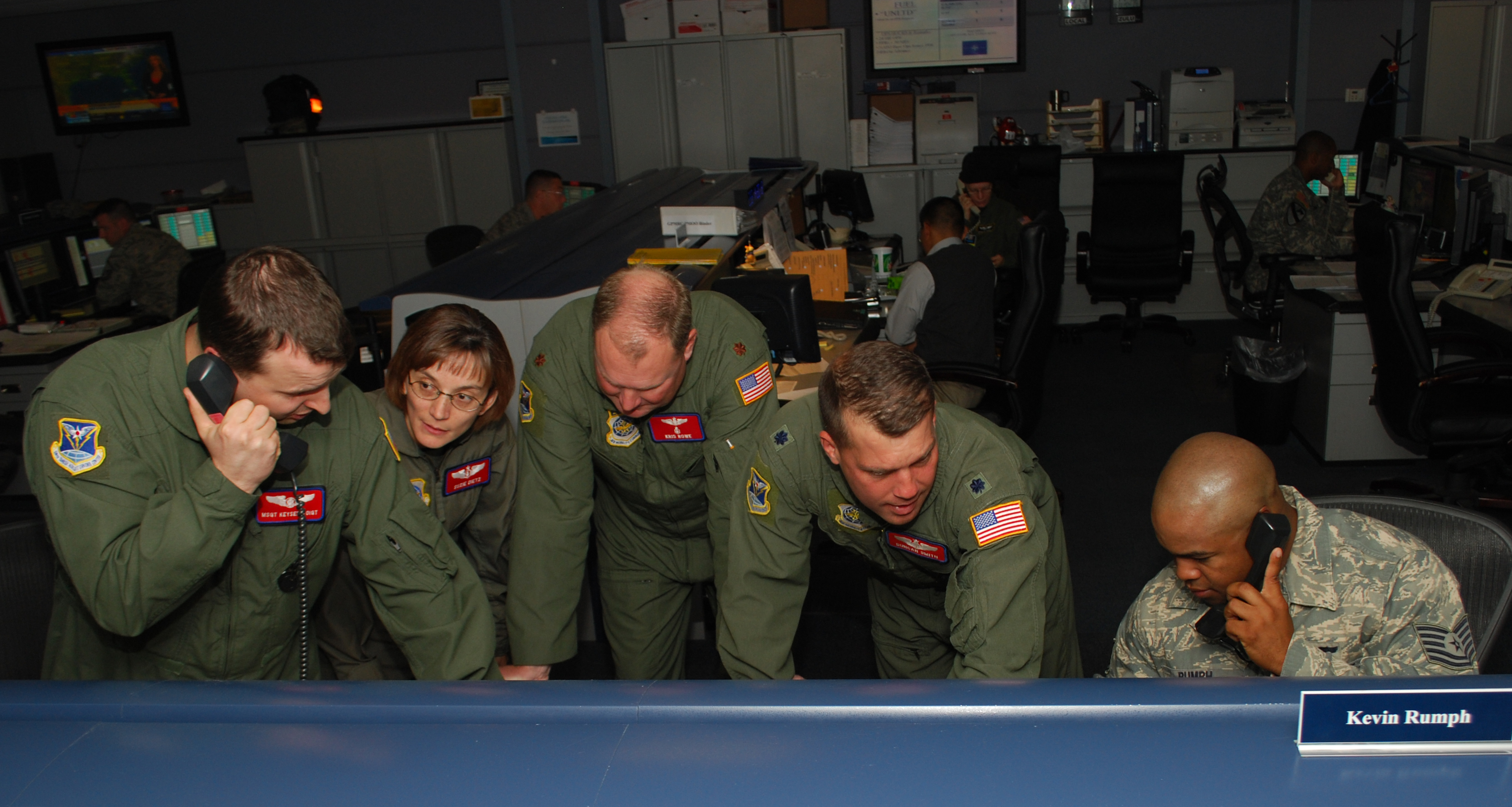 Reserve C-17 crew evacuates injured reporter, military personnel ...